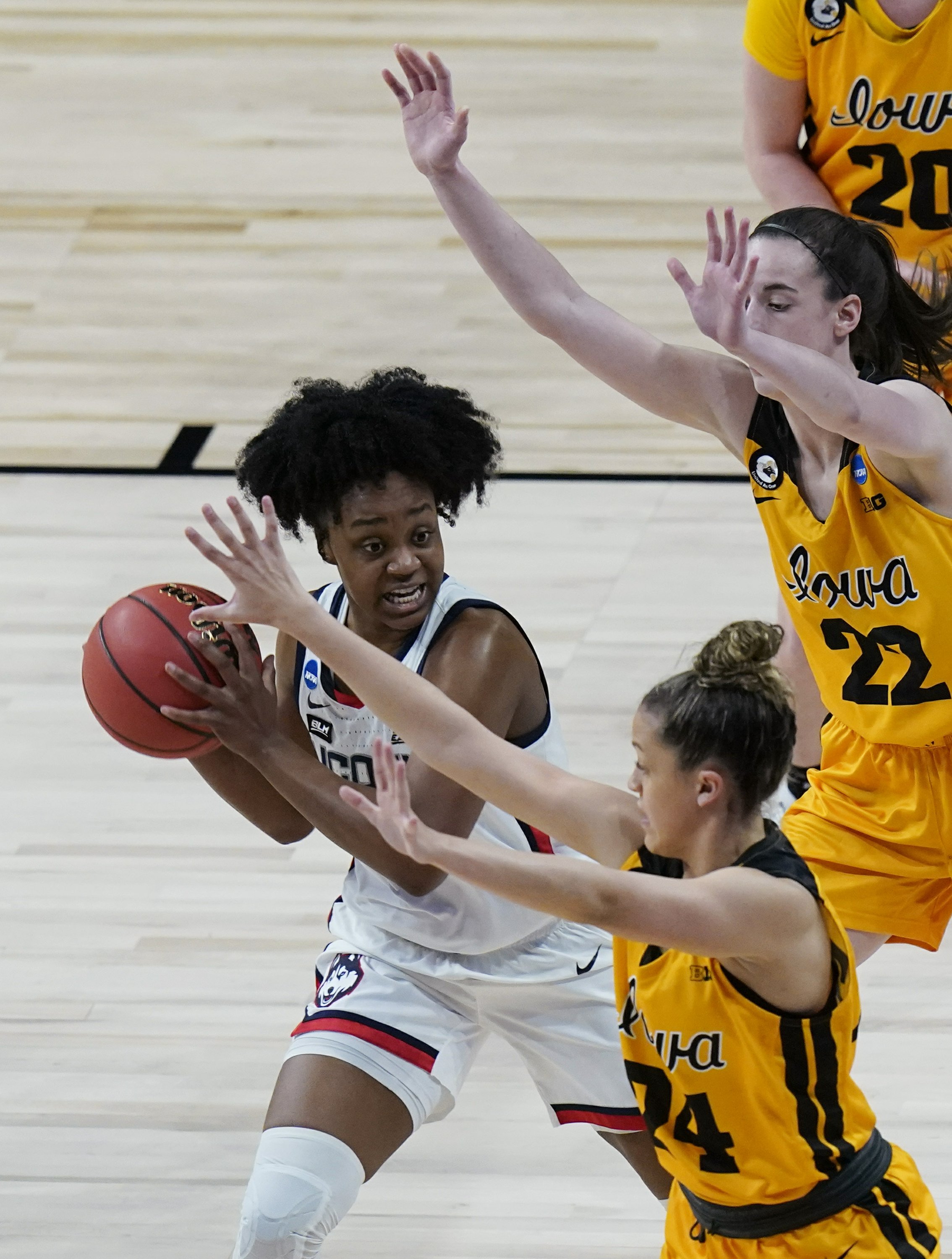 Williams, Bueckers lead UConn past Iowa in NCAA Sweet 16 | AP News