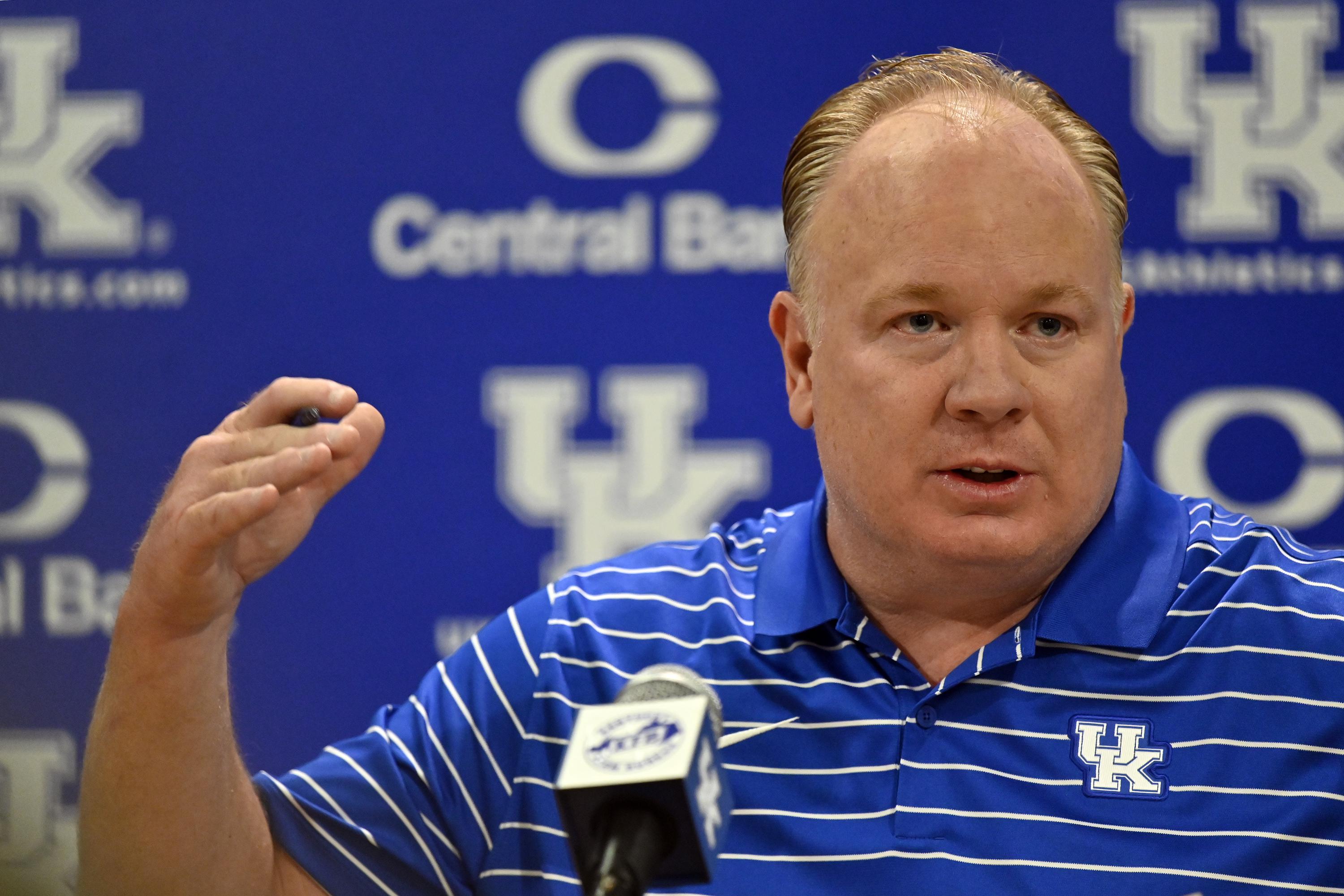 No. 20 Kentucky, Stoops seek to fulfill high expectations | AP News
