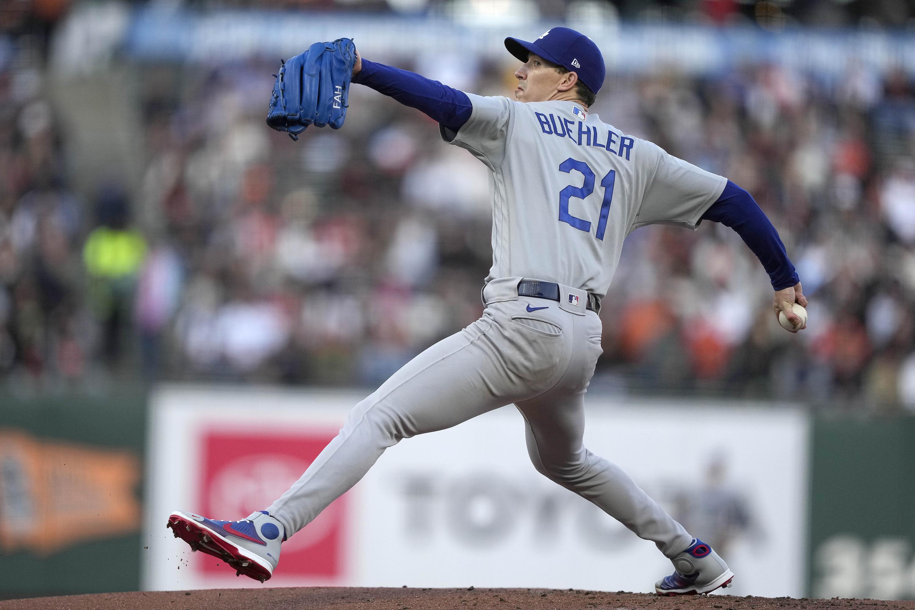 Buehler y los Dodgers dominan a los Gigantes 8-0 | AP News