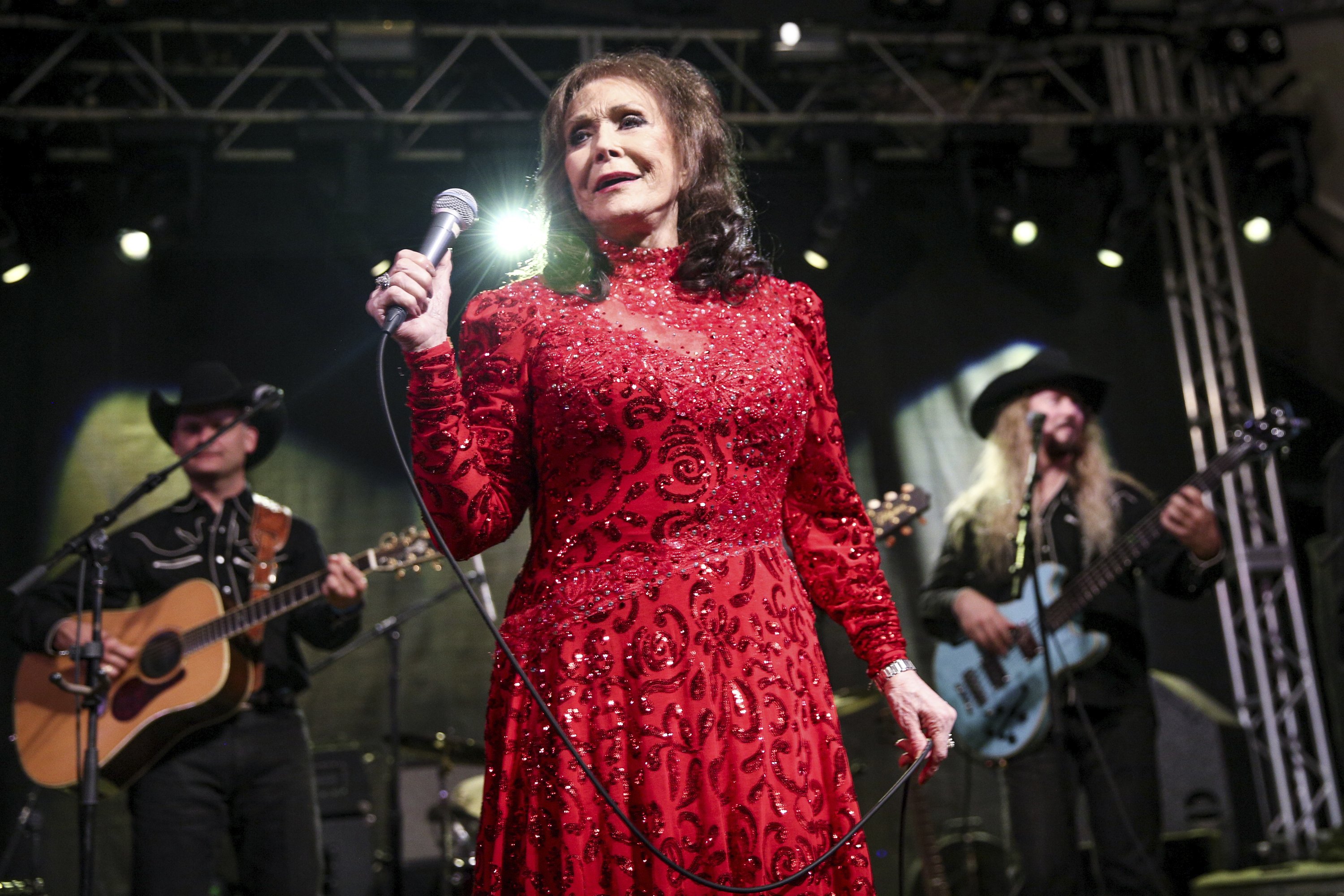 Review: Loretta Lynn recalls friendship with Patsy Cline