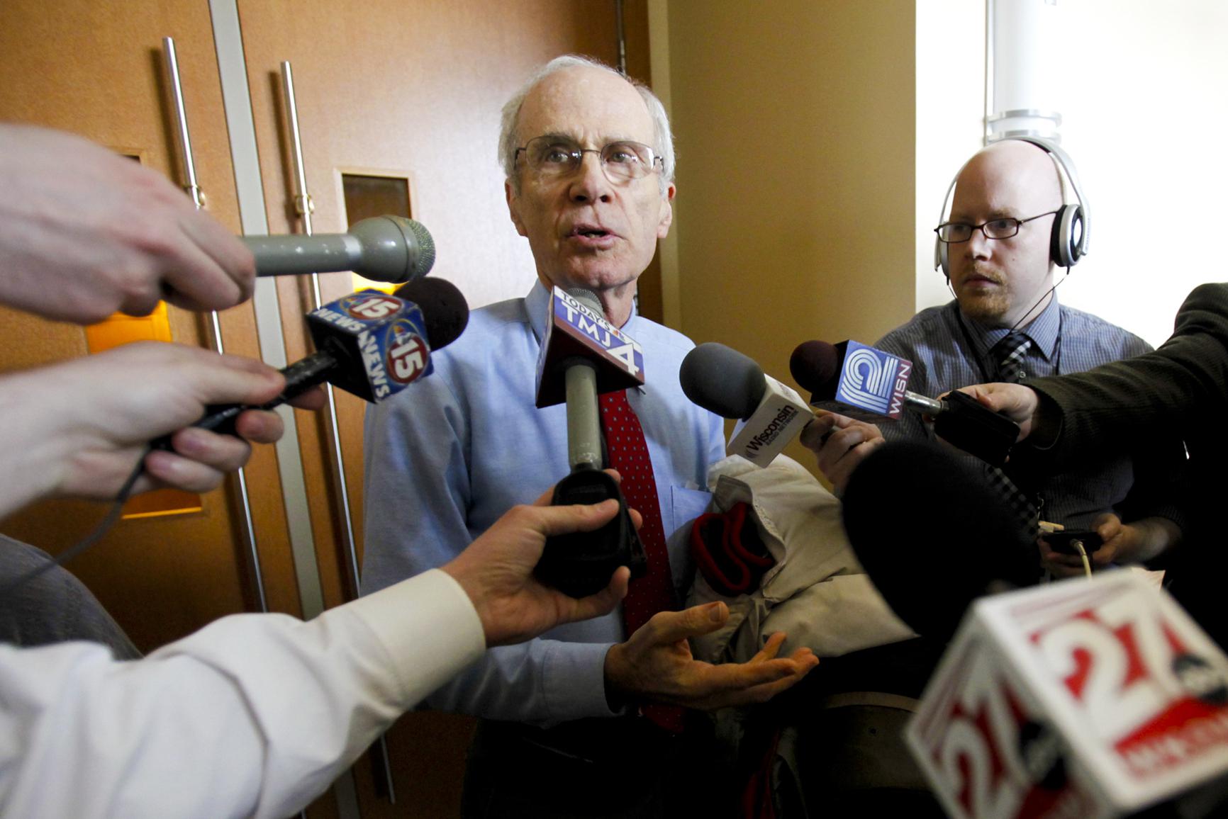 La Follette headed to Africa during height of campaign | AP News