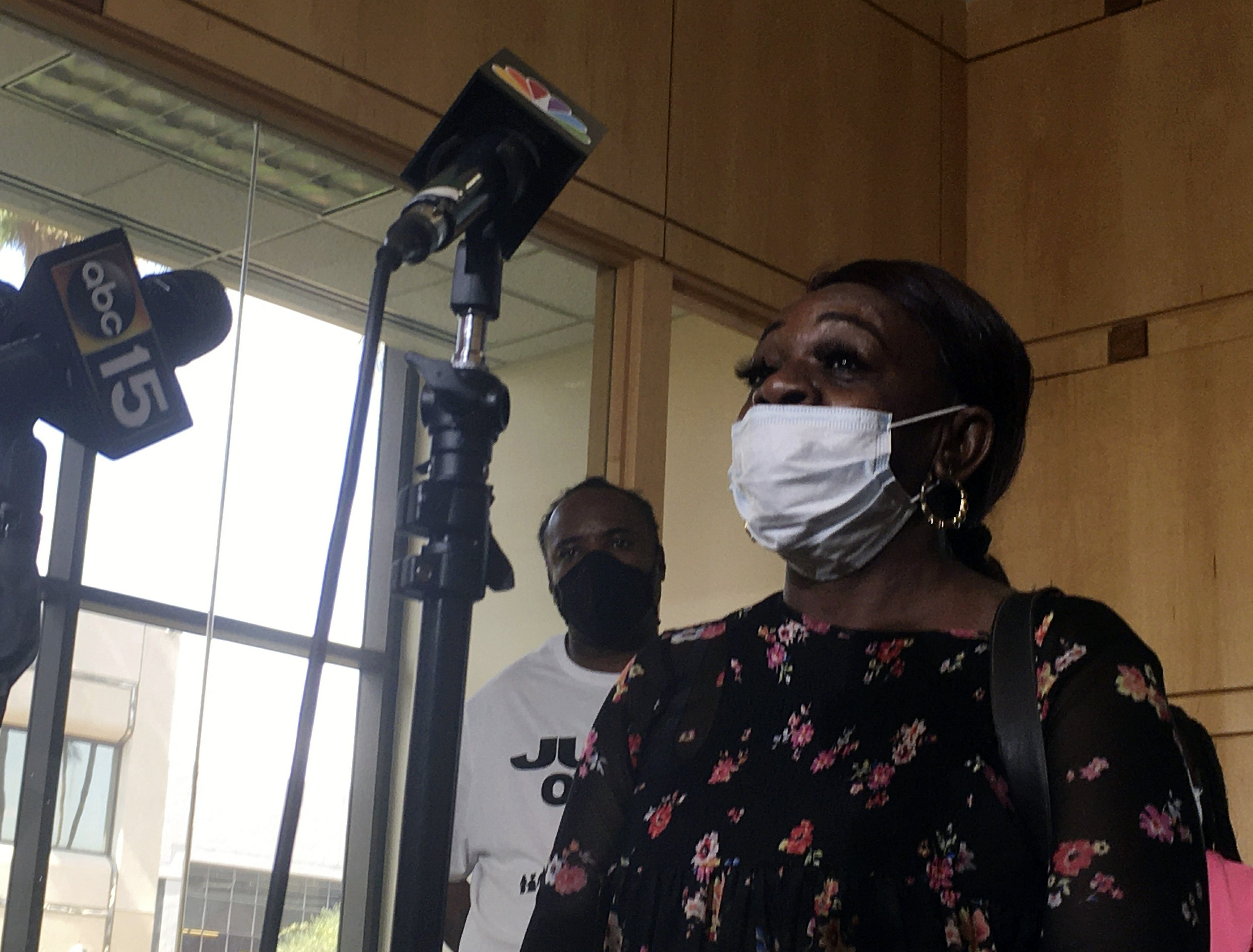 Family of man killed by Arizona cop wants federal probe | AP News