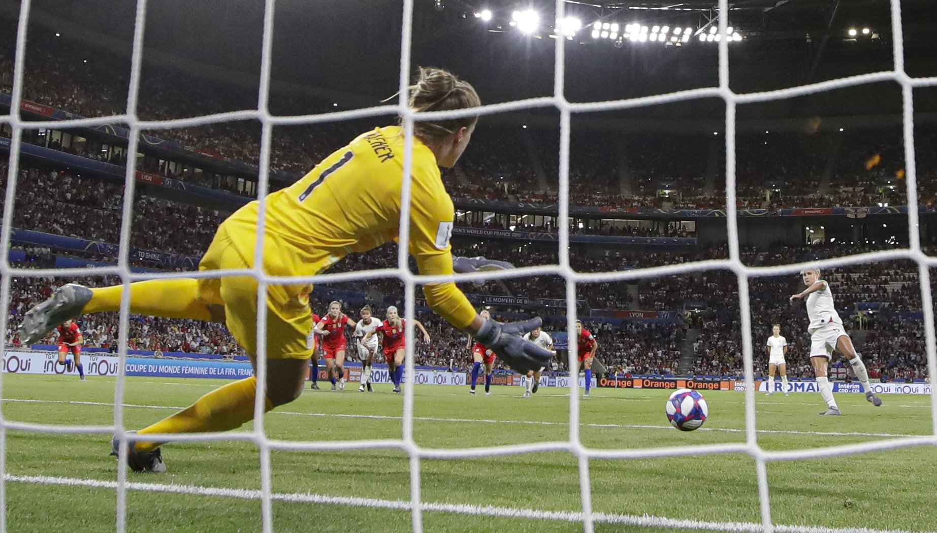 Naeher emerges from Solo's shadow with a smashing save | AP News