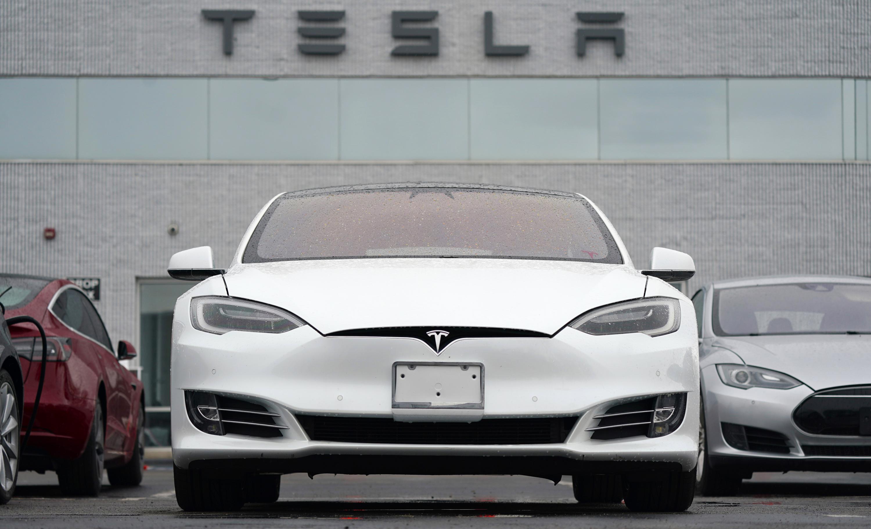 Tesla recalls over 800K vehicles for seat belt chime problem | AP News
