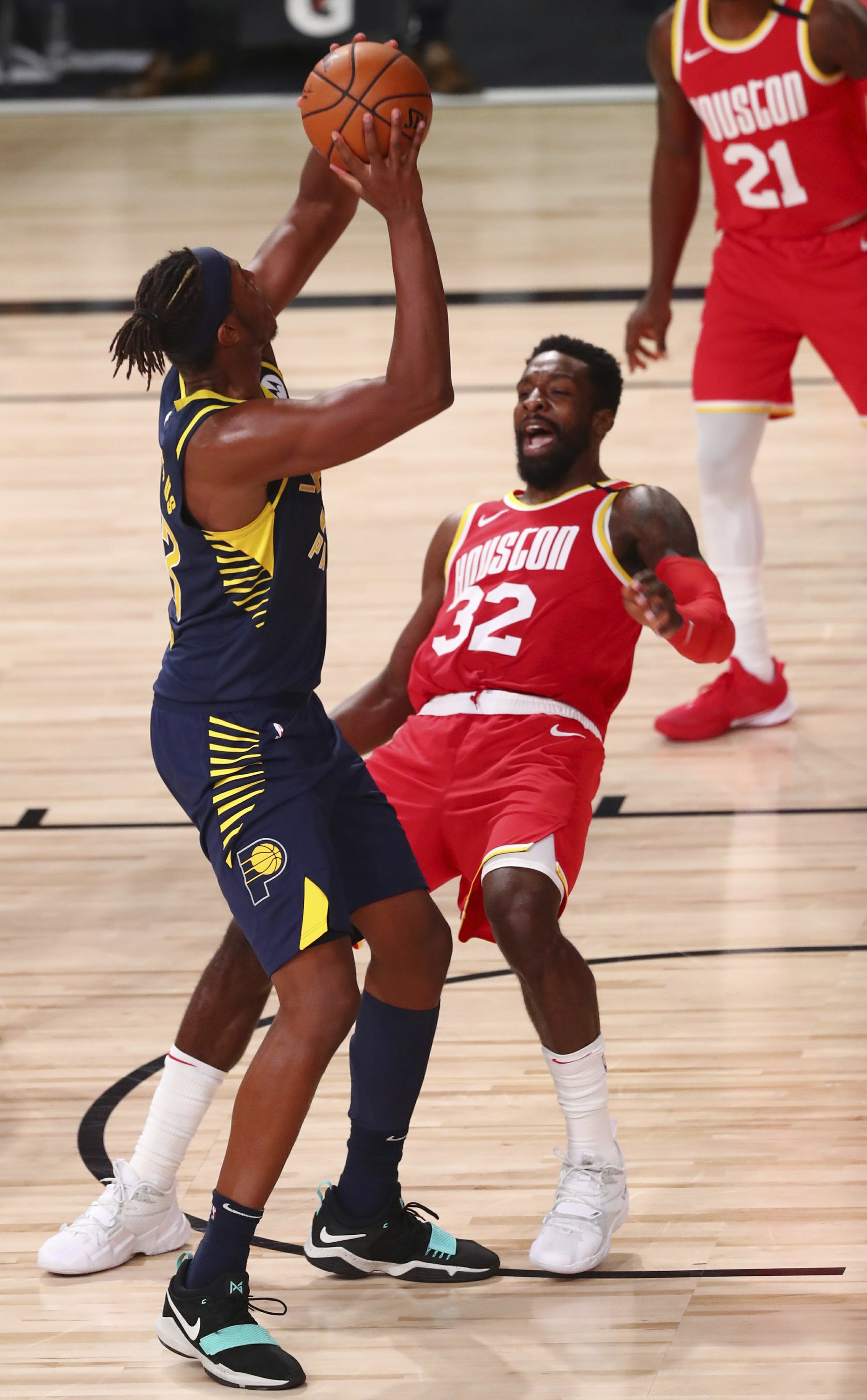 Turner ayuda a que Pacers se impongan sobre Rockets | AP News