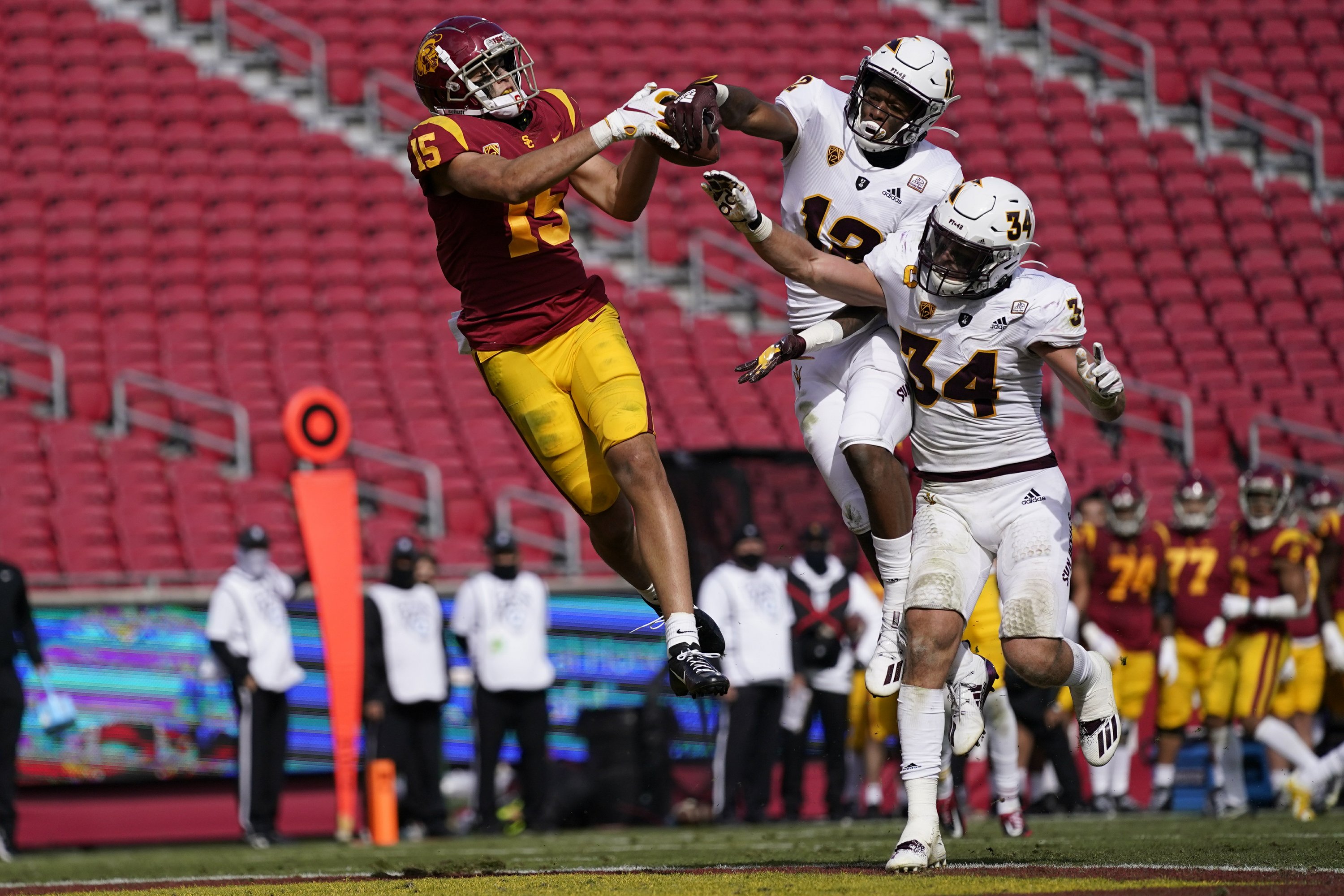 No. 20 USC rallies from 13 down late, stuns ASU 28-27 | AP News