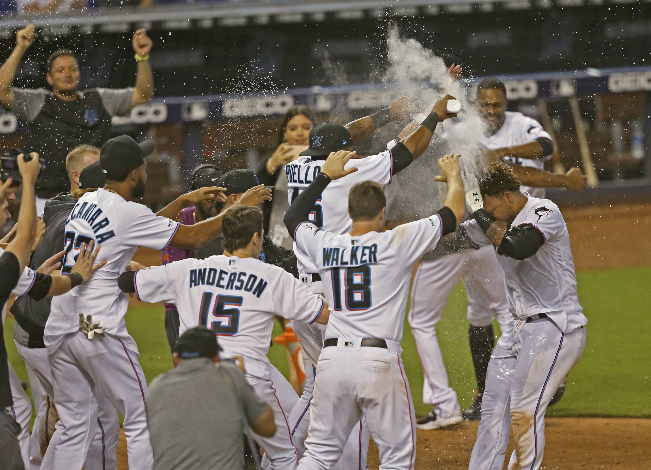 Ramírez define por Marlins ante Mellizos en 12do inning | AP News