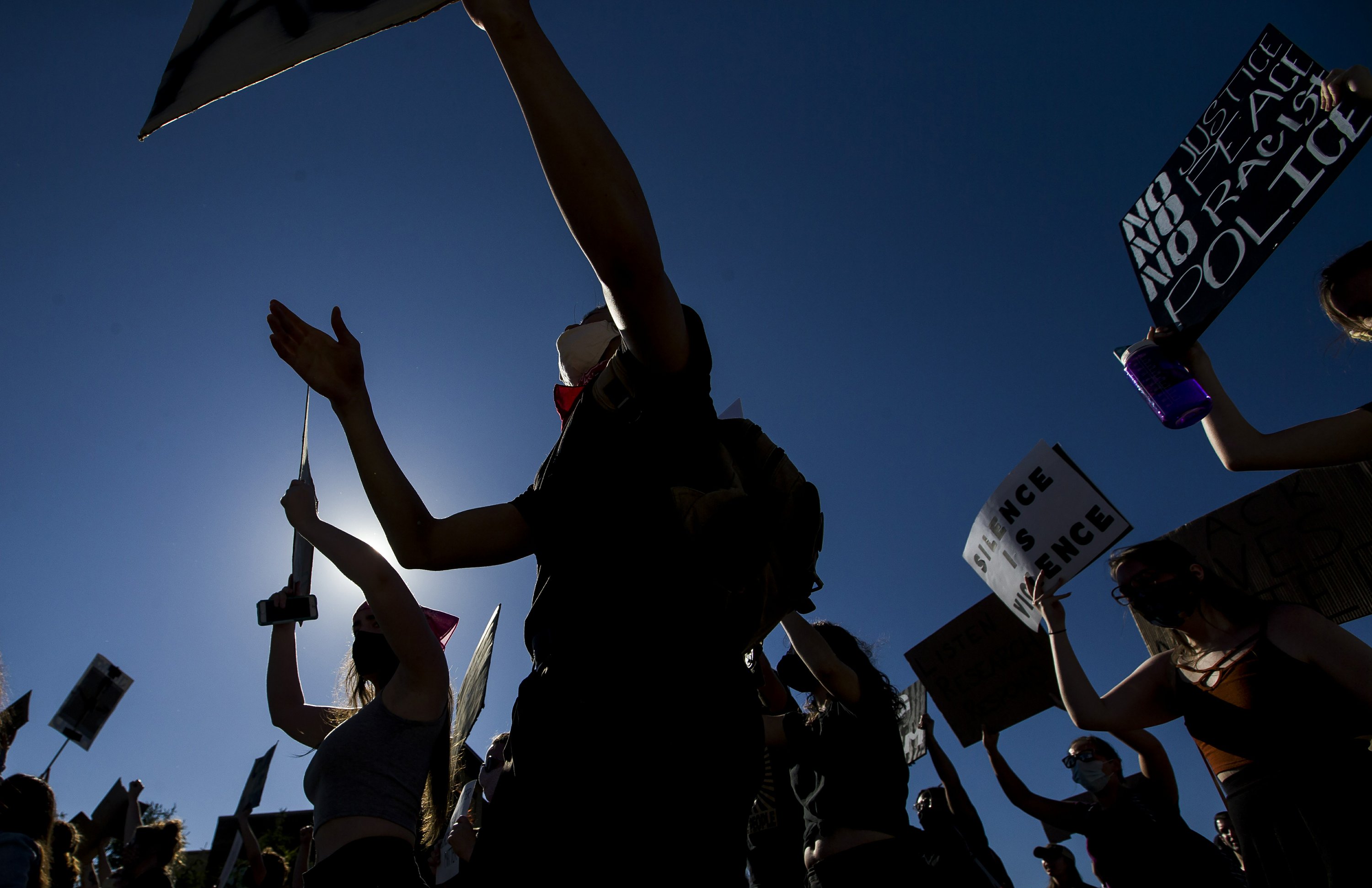 Indiana lawmakers propose tougher penalties for rioting | AP News