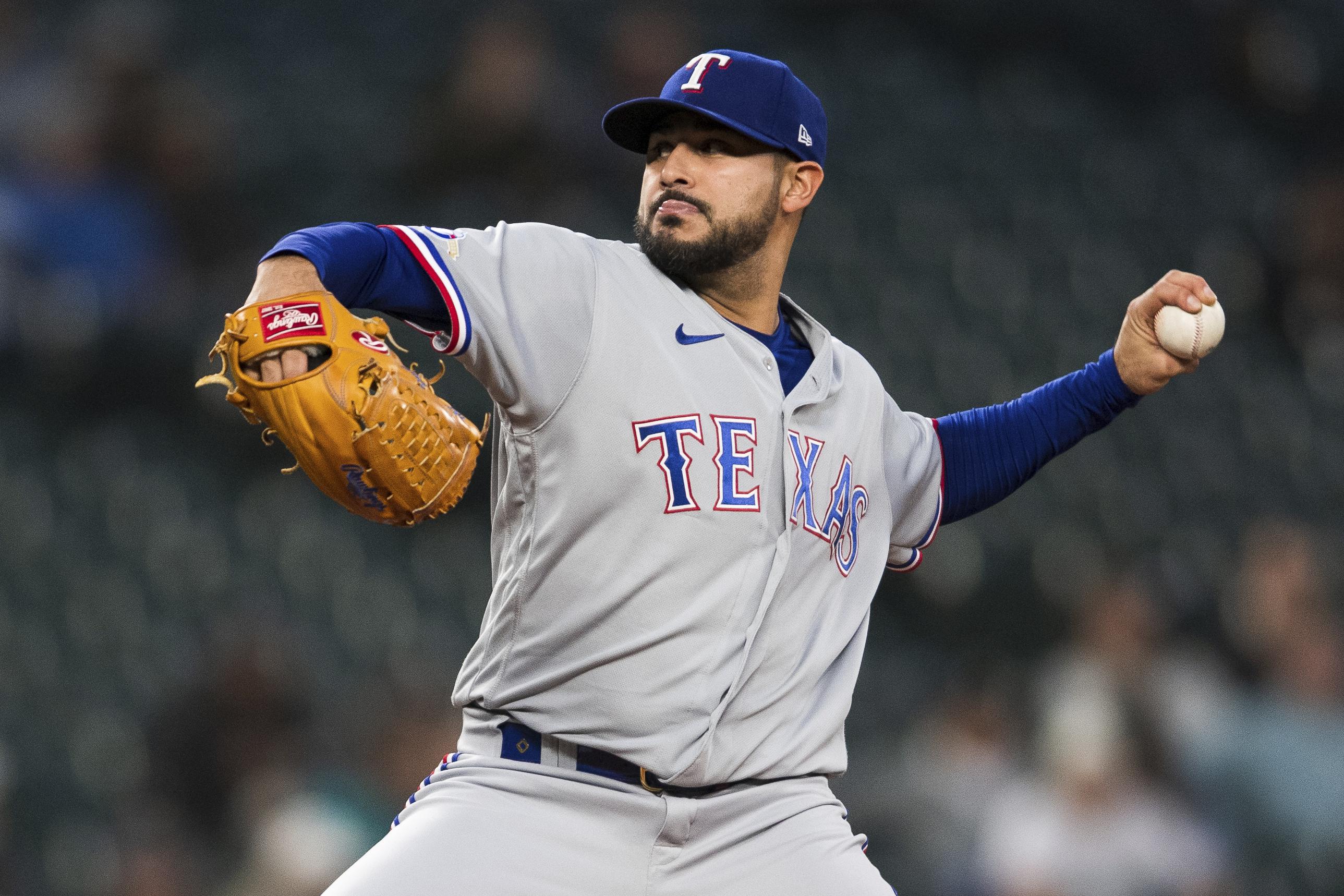 Texas All-Star lefty Pérez accepts $19.65M qualifying offer | AP News