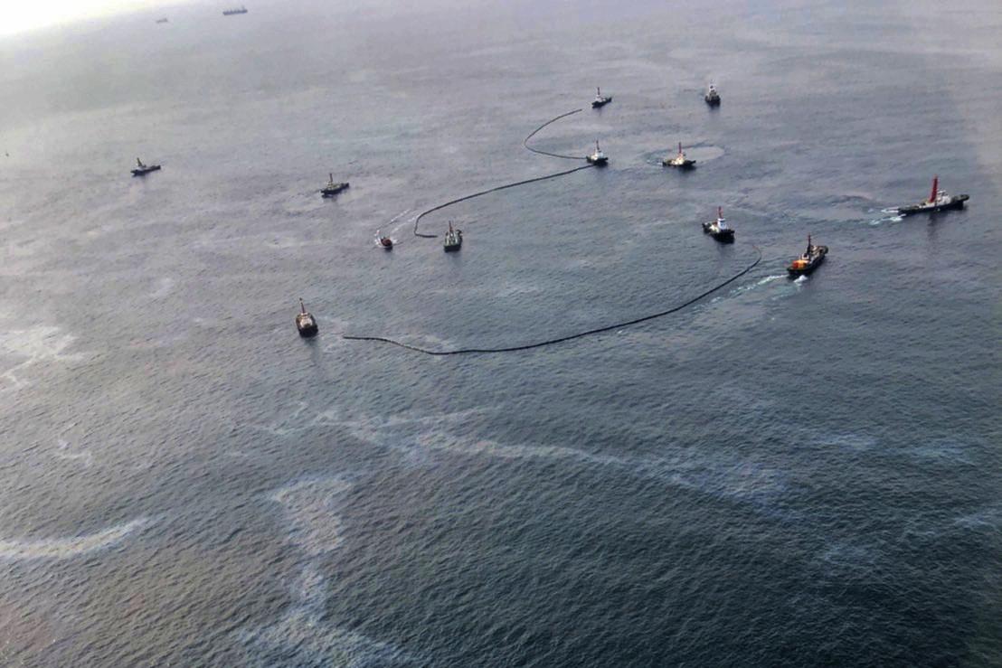 Thailand tackles 2nd offshore oil spill in 3 weeks | AP News