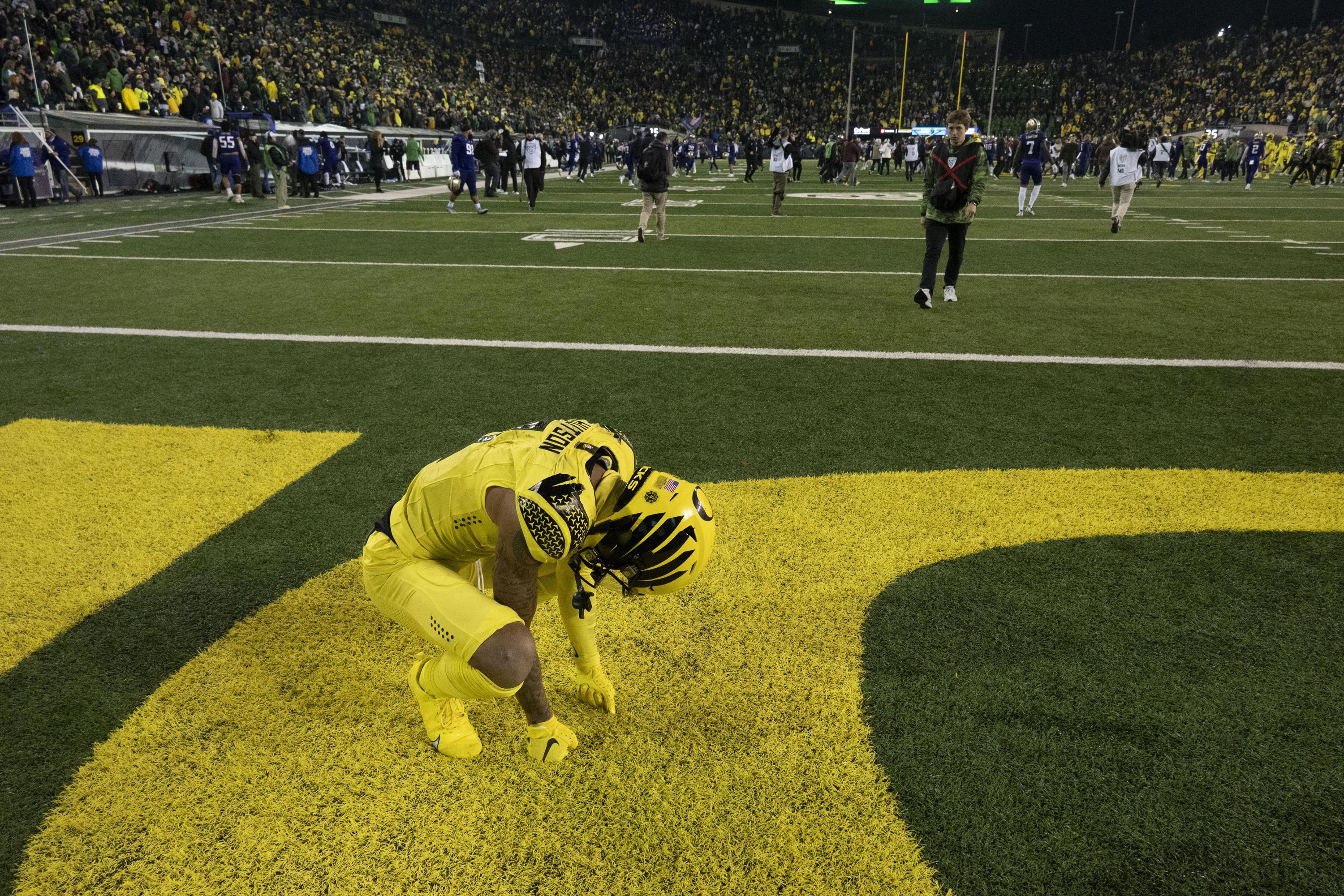 No. 10 Utah travel to No. 12 Oregon in Pac-12 showdown | AP News