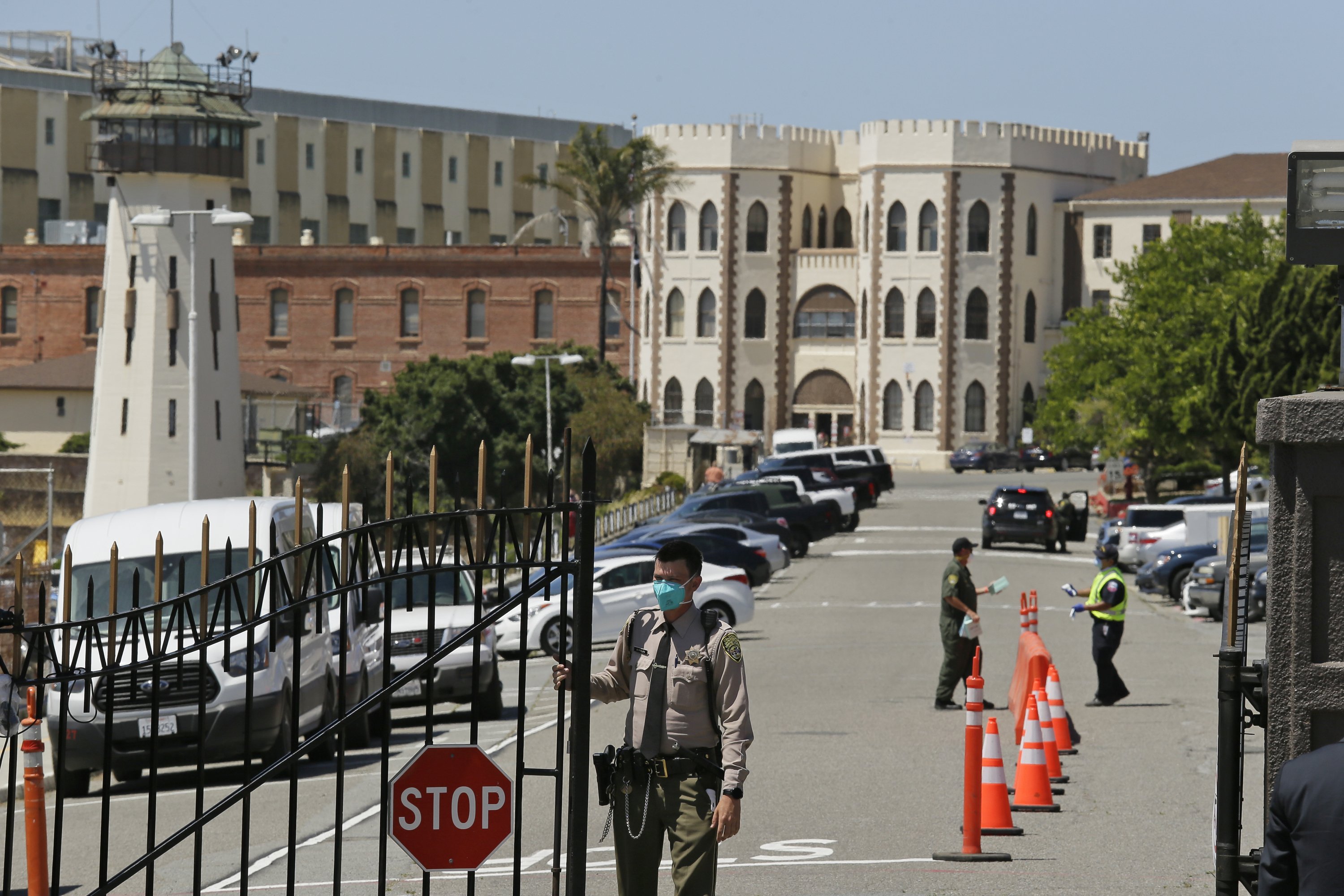 California may release 10% of inmates in pandemic response | AP News
