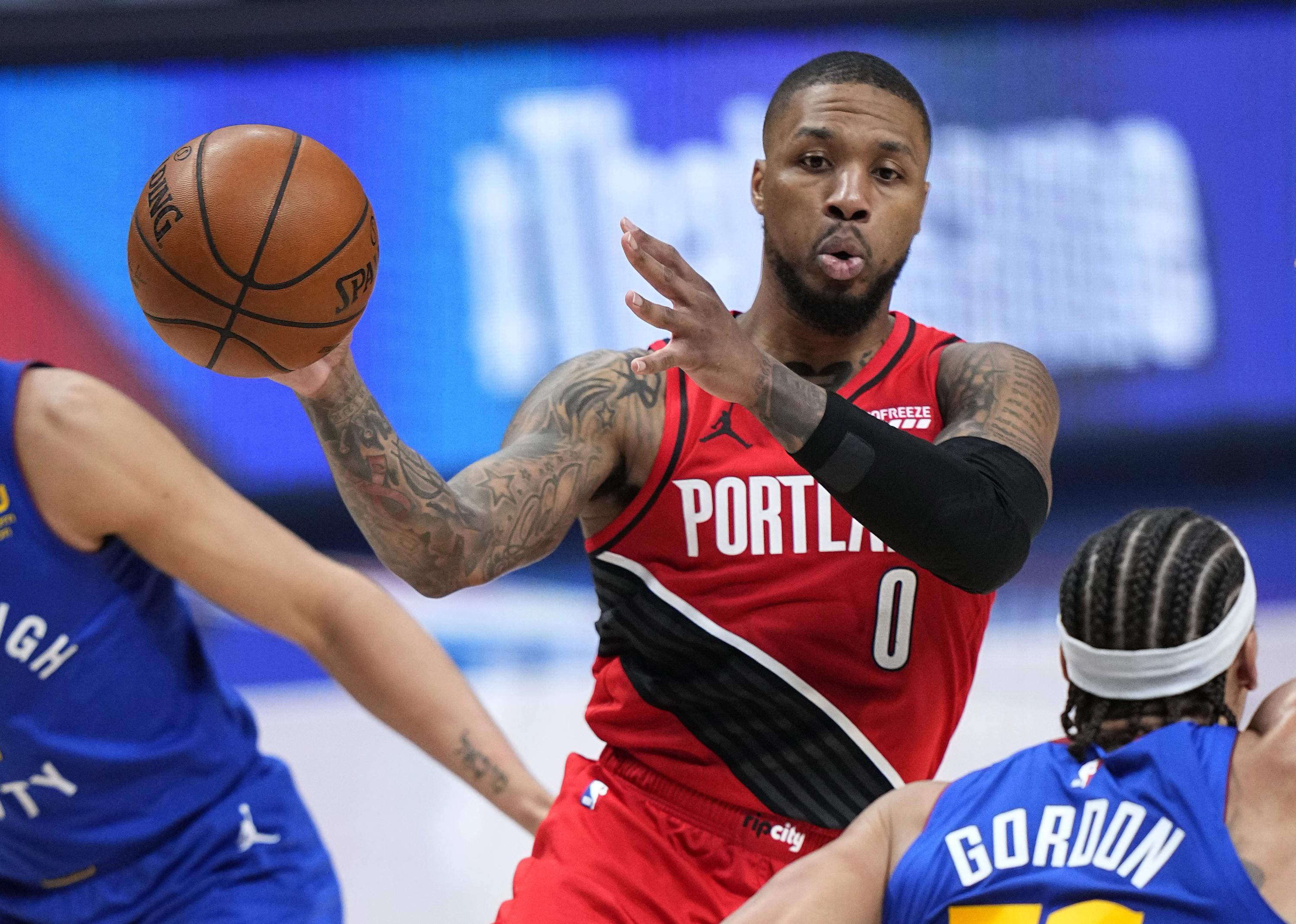Lillard lidera lluvia de triples, Blazers ganan a Nuggets | AP News