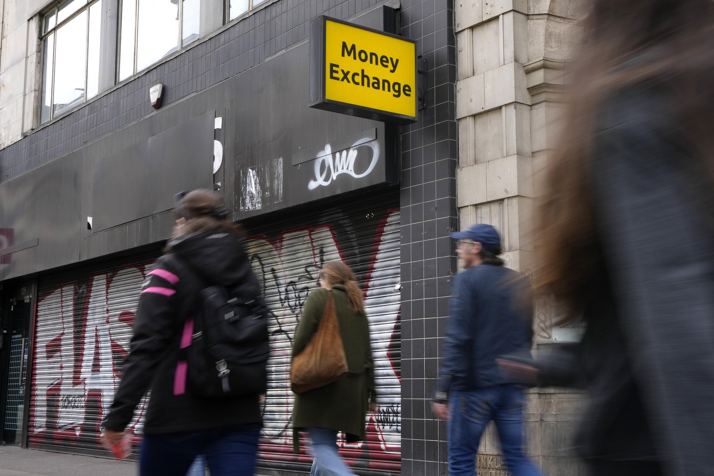 UK inflation hits 40-year high amid Russia's war in Ukraine | AP News