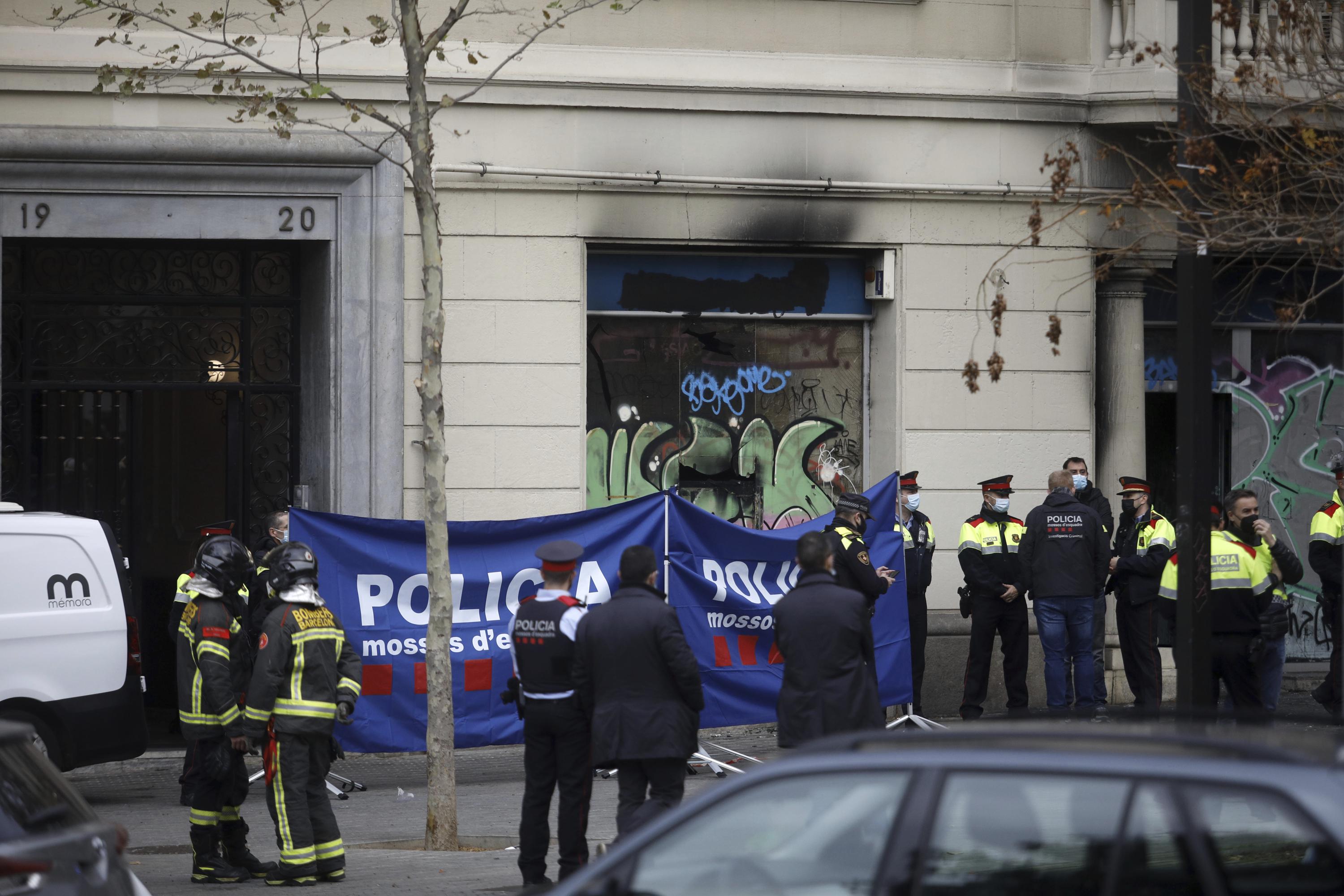 Fire in Barcelona kills family of 4, including 2 children | AP News