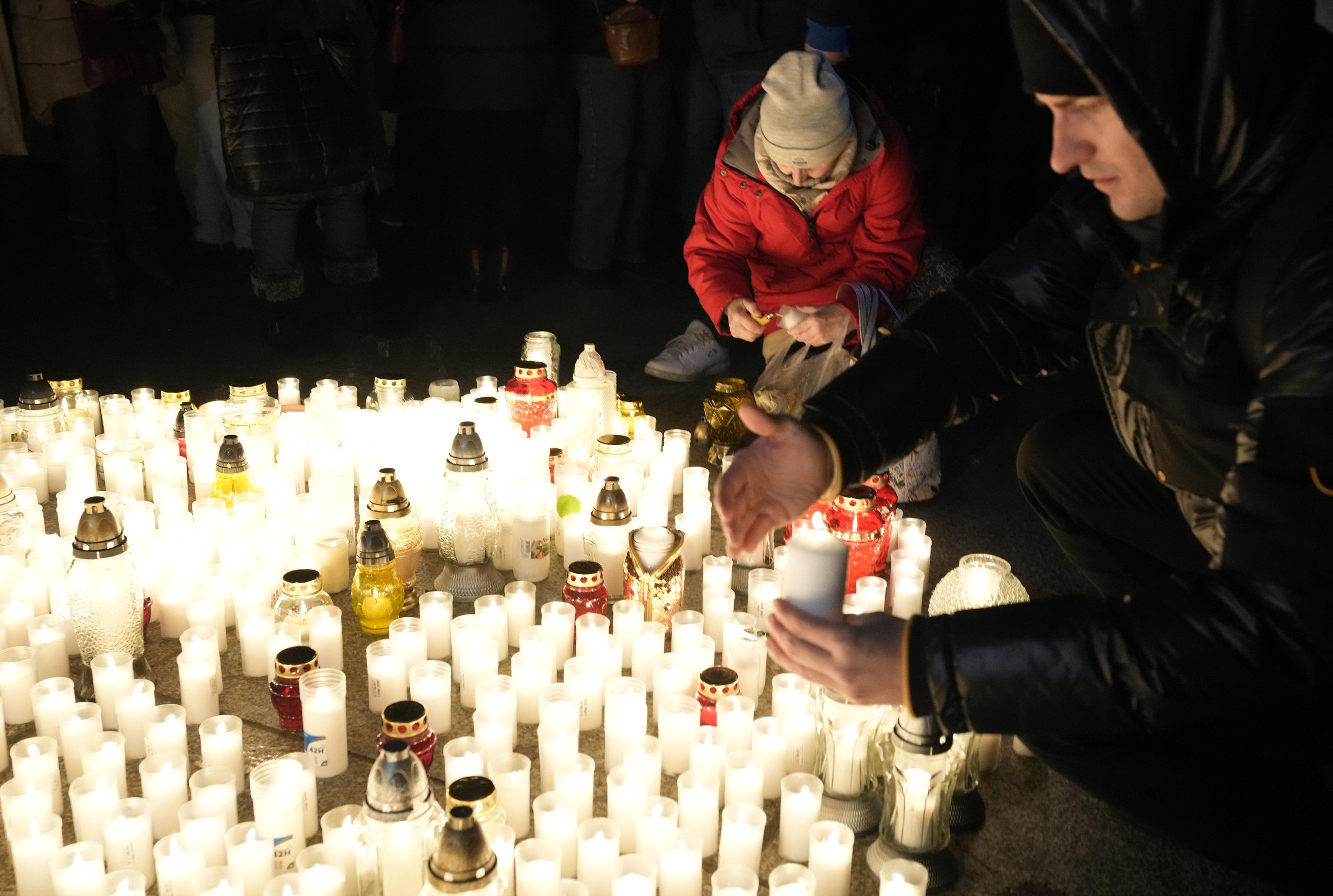 Poland hits sad milestone of 100,000 deaths from COVID-19 | AP News