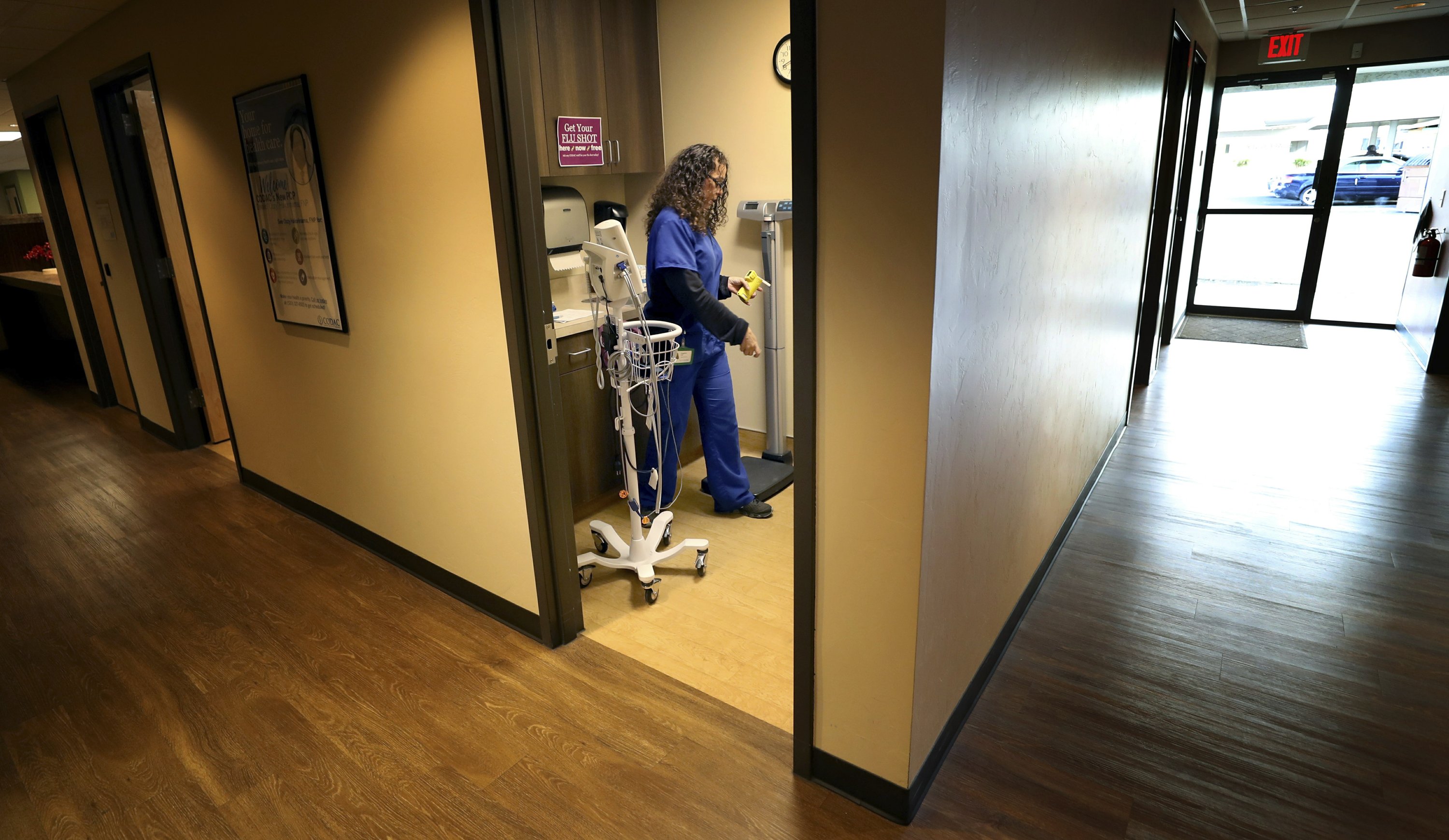 More drug users getting treatment instead of jail in Tucson | AP News