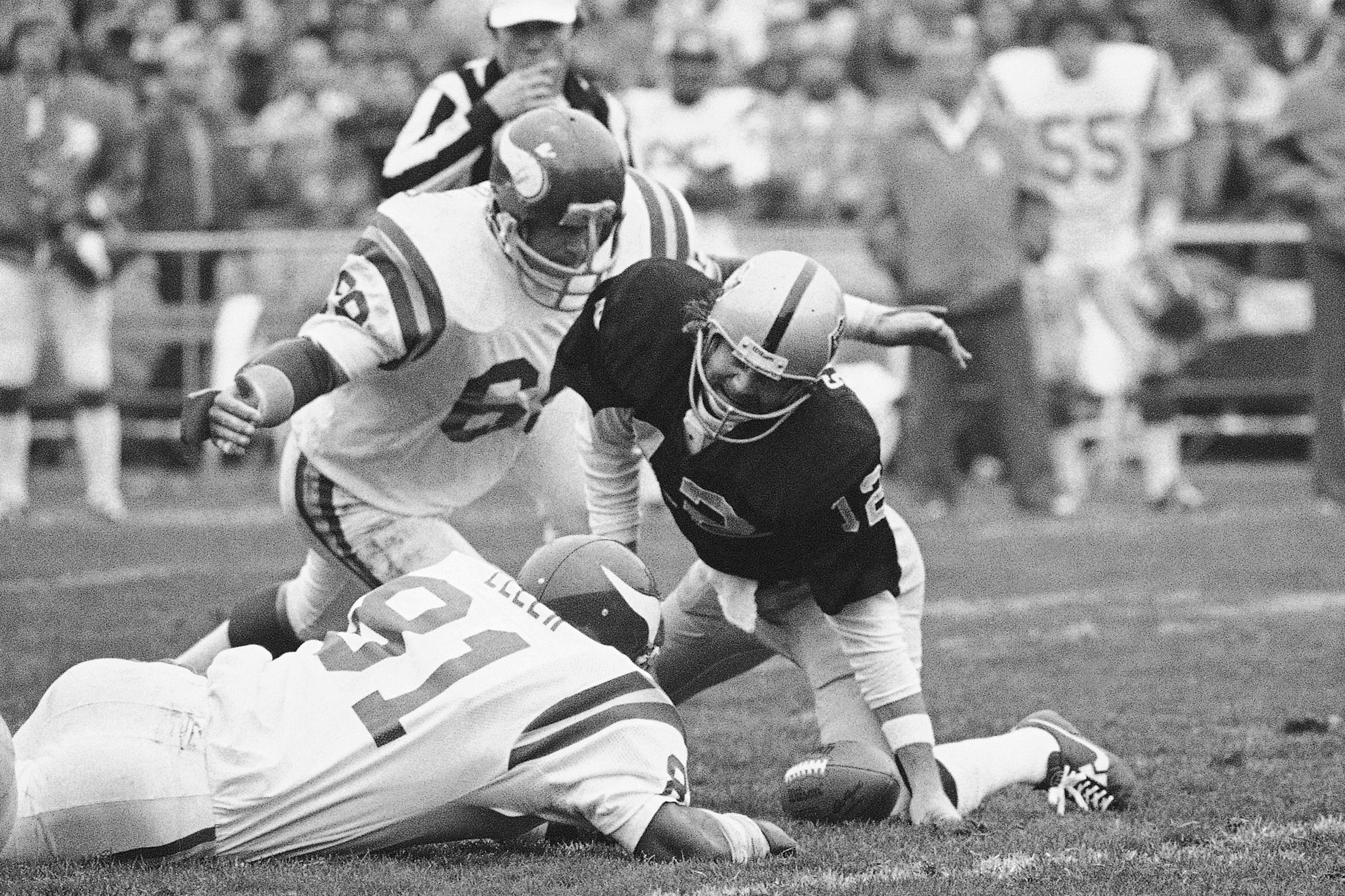 Former Vikings defensive lineman Doug Sutherland dies at 73 | AP News