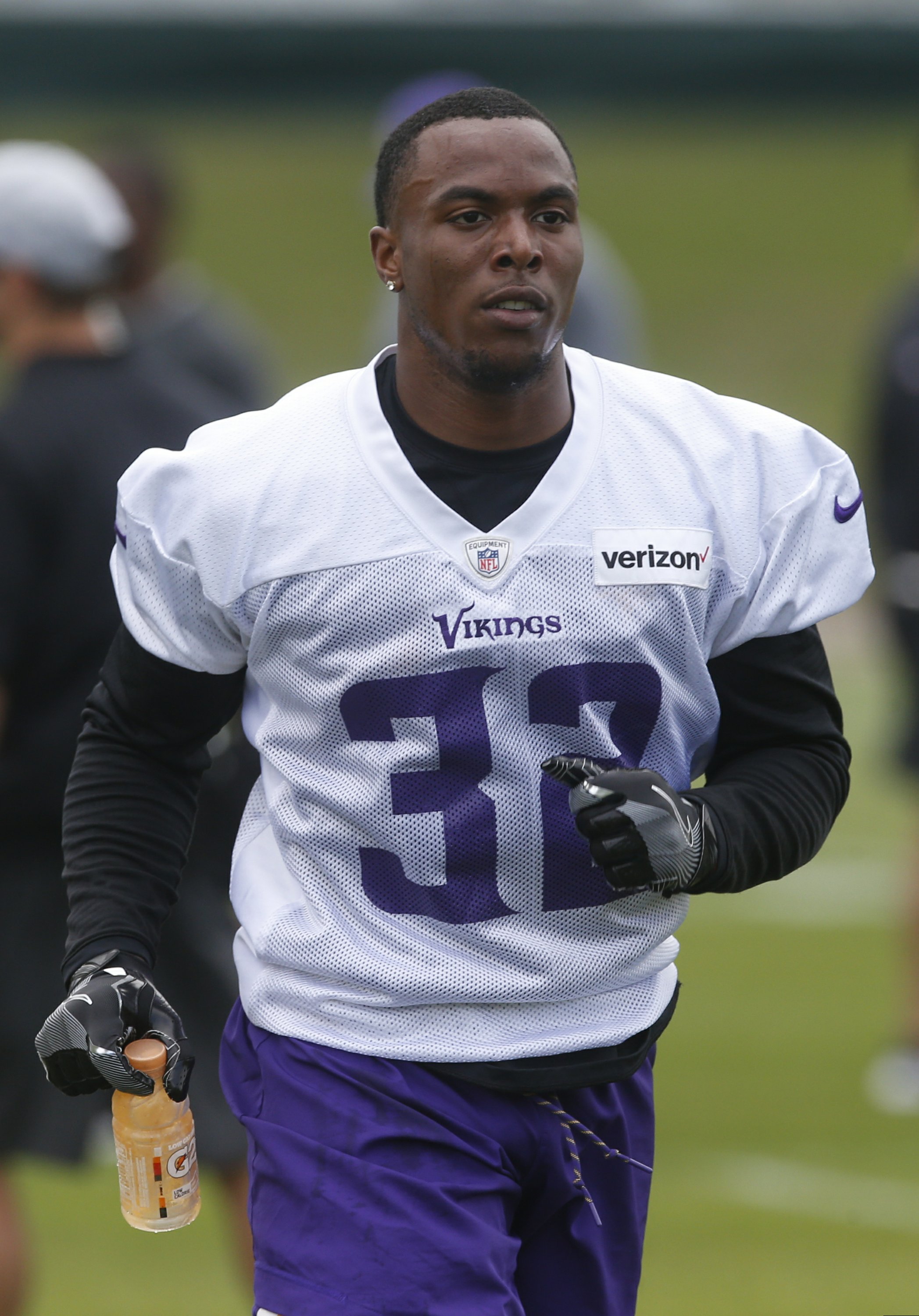 Vikings RB Thomas charged with felony marijuana possession | AP News