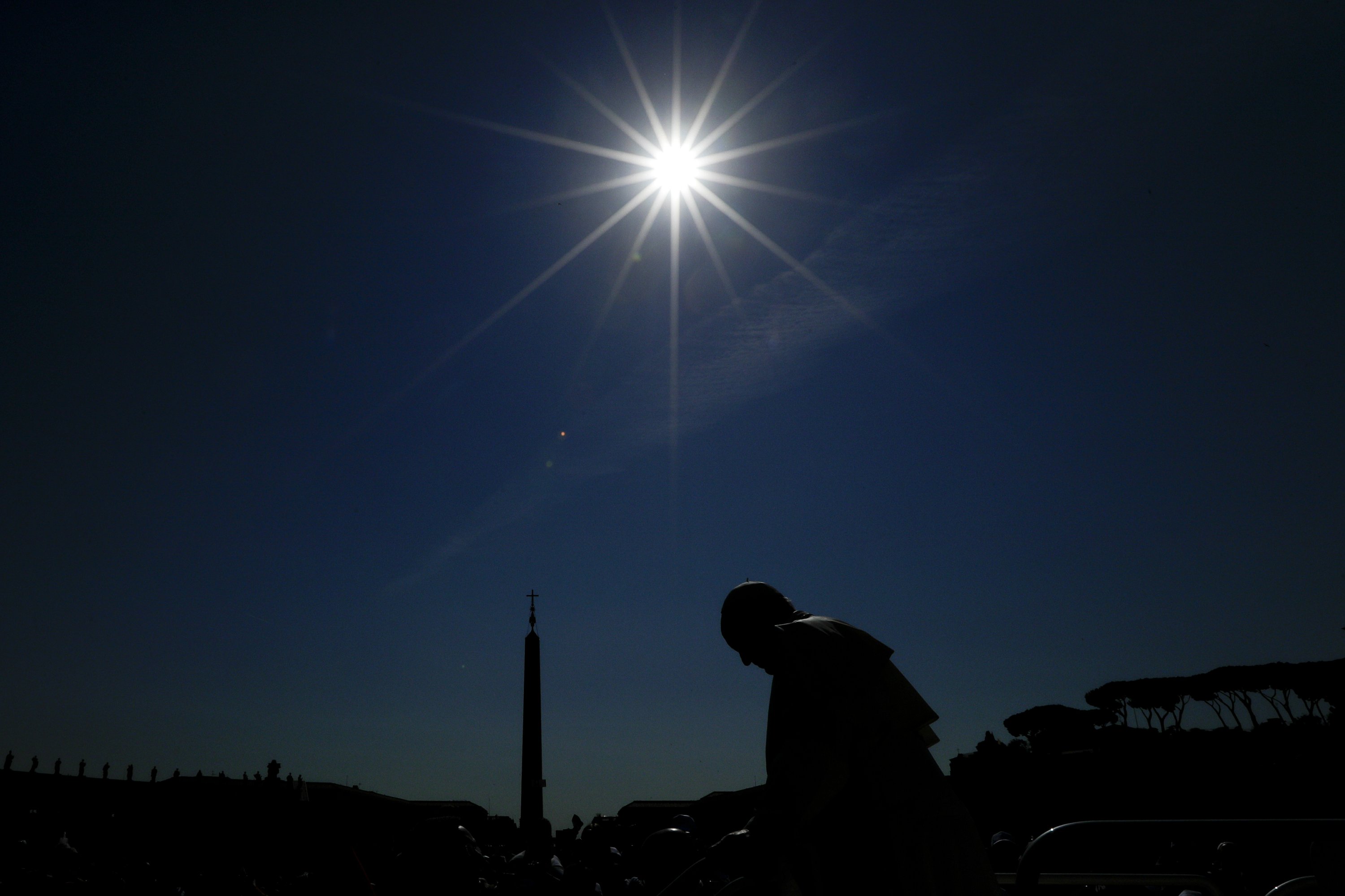 How I got the shot: Pope Francis beneath a sparkling sun | AP News