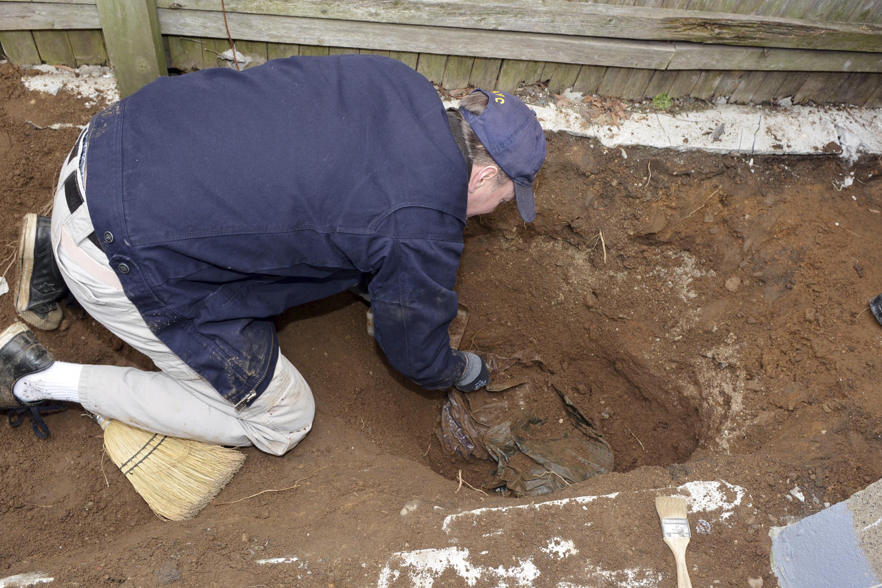 Barber, 75, pleads guilty in 1976 killing of WWI veteran | AP News