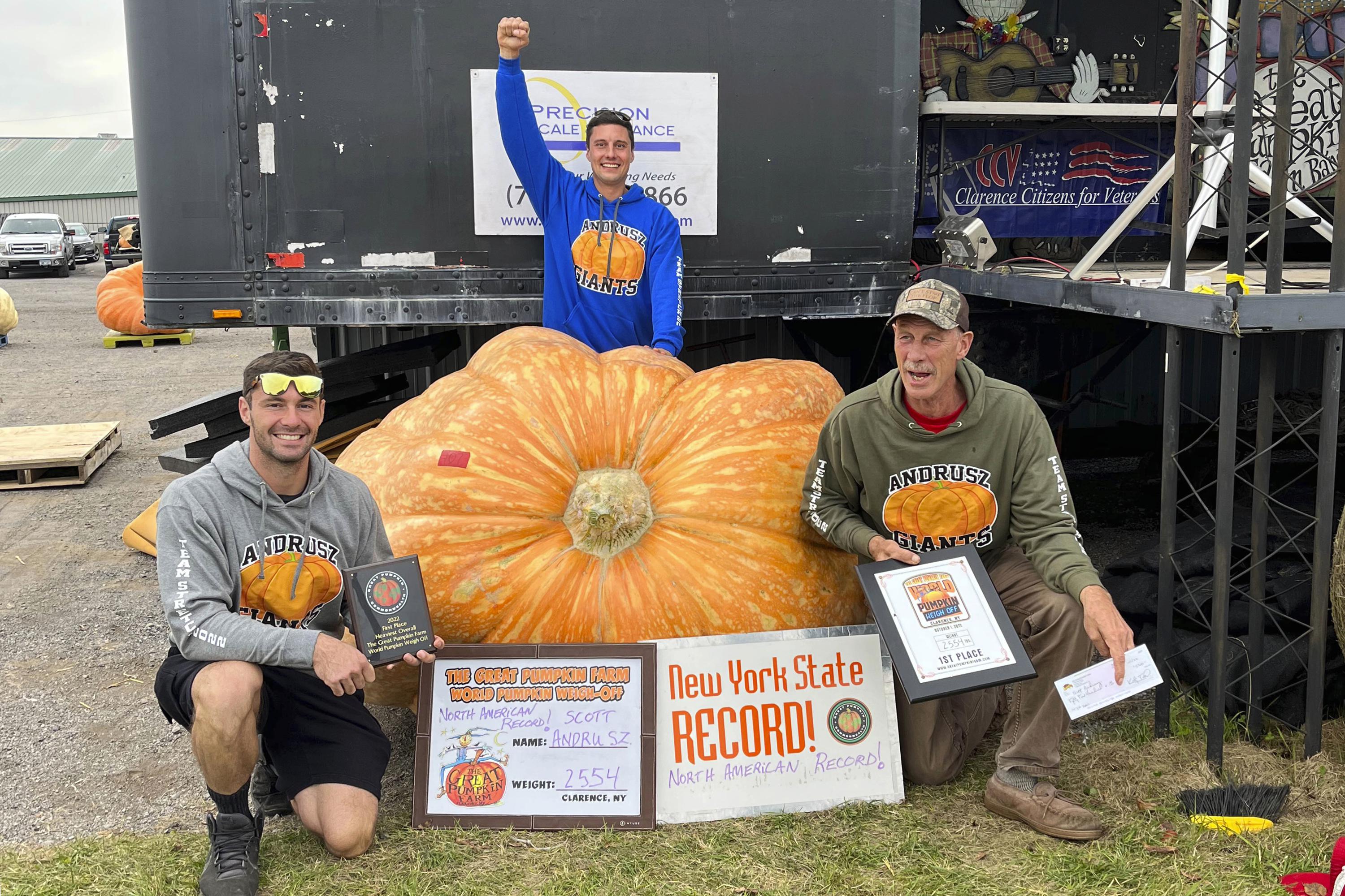 Super squash: 2,554-pound pumpkin carves out new US record | AP News