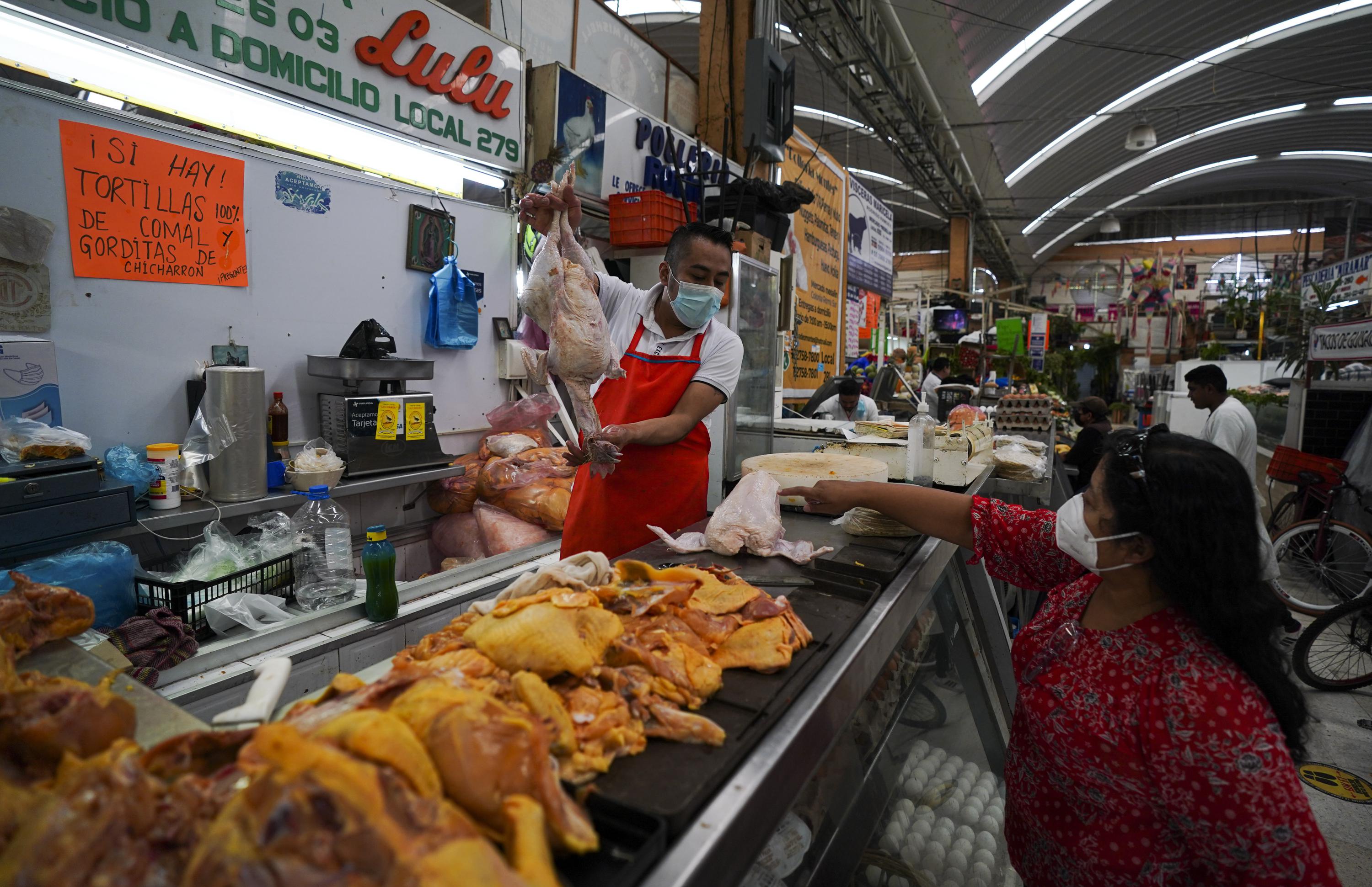 As Mexico's inflation hits 8.15%, families cut back | AP News