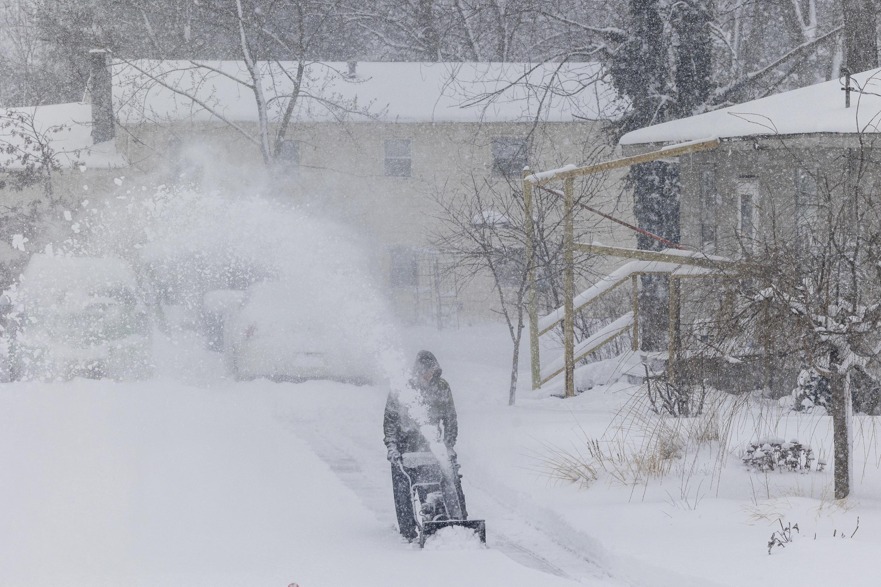 Snow continues to pound western Michigan, Upper Peninsula | AP News