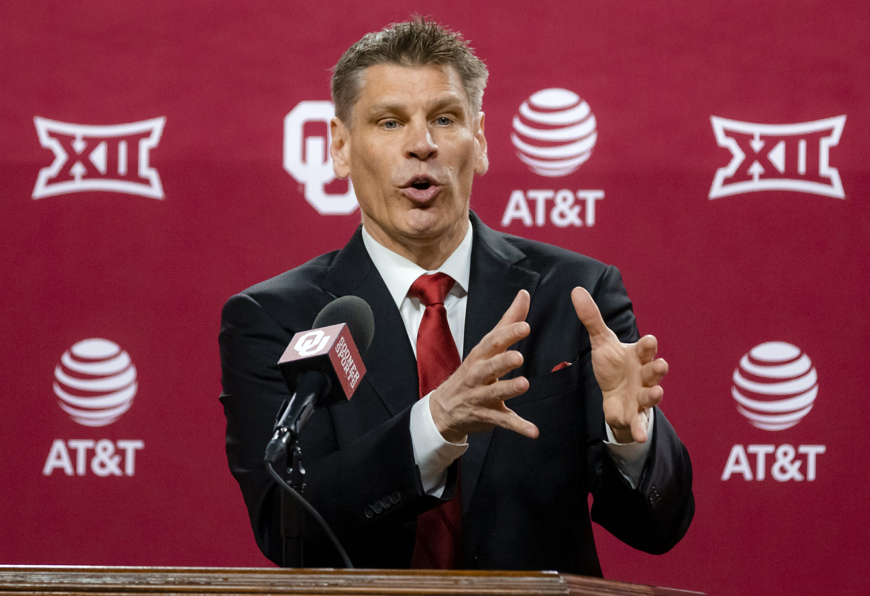 Oklahoma coach Moser adds assistants, support staff | AP News