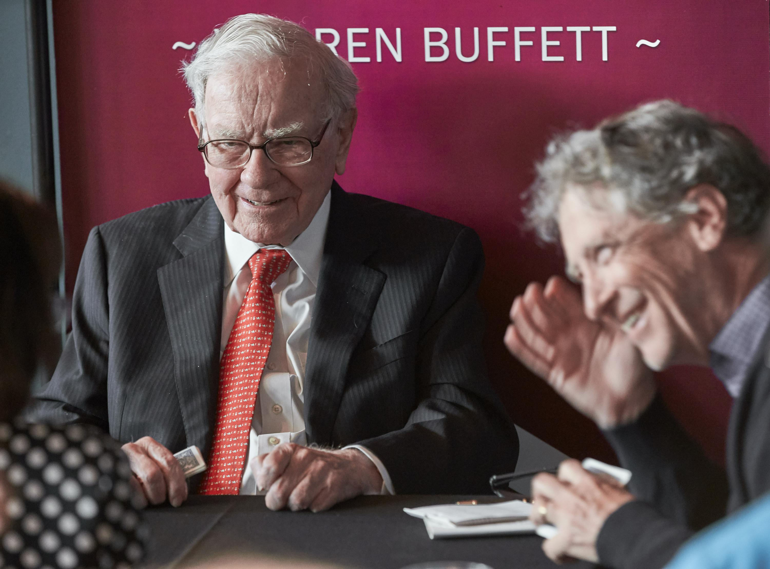 Buffett still wants deals but can't find any attractive ones | AP News