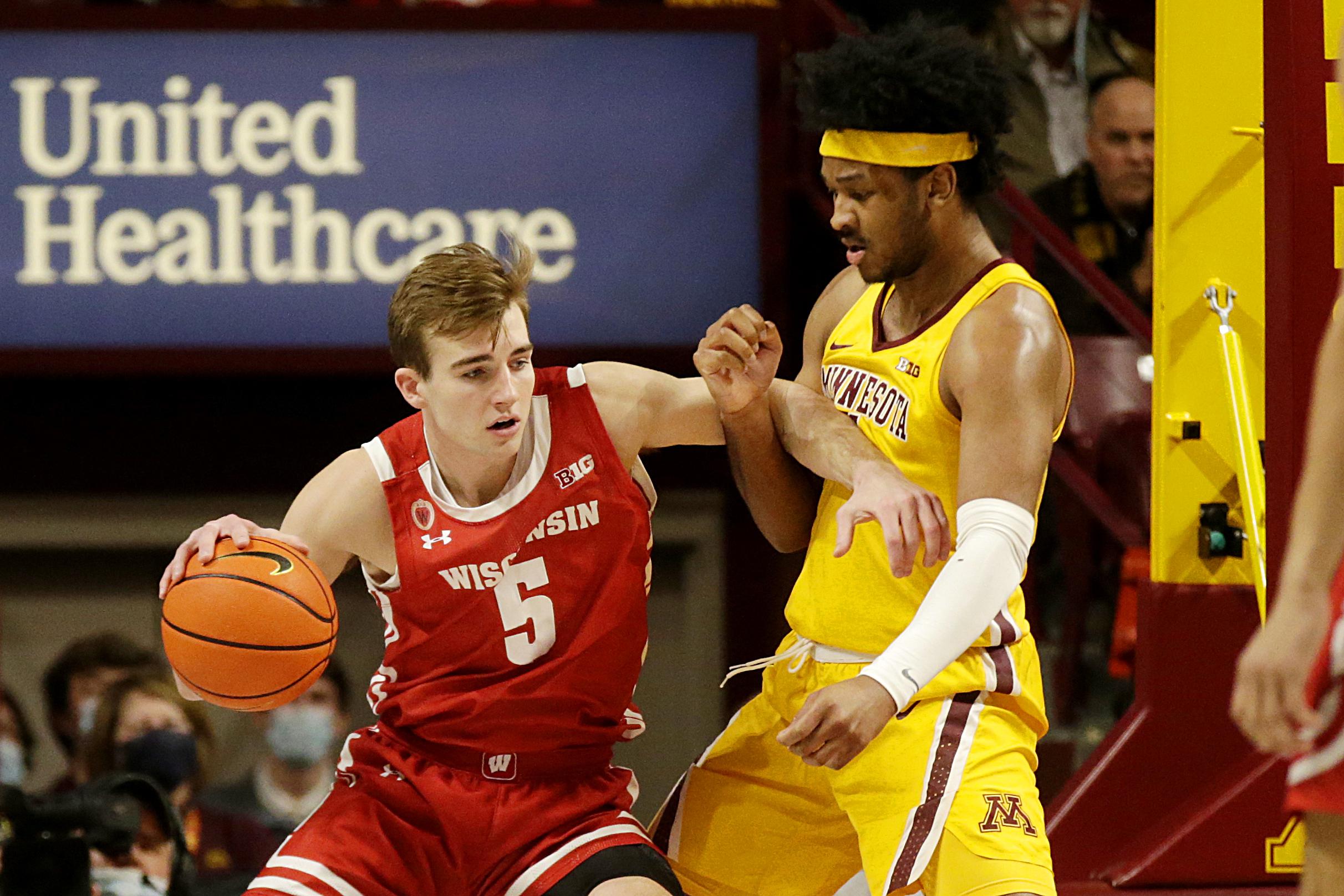 Big men help No. 13 Badgers hold on to beat Gophers 68-67 | AP News