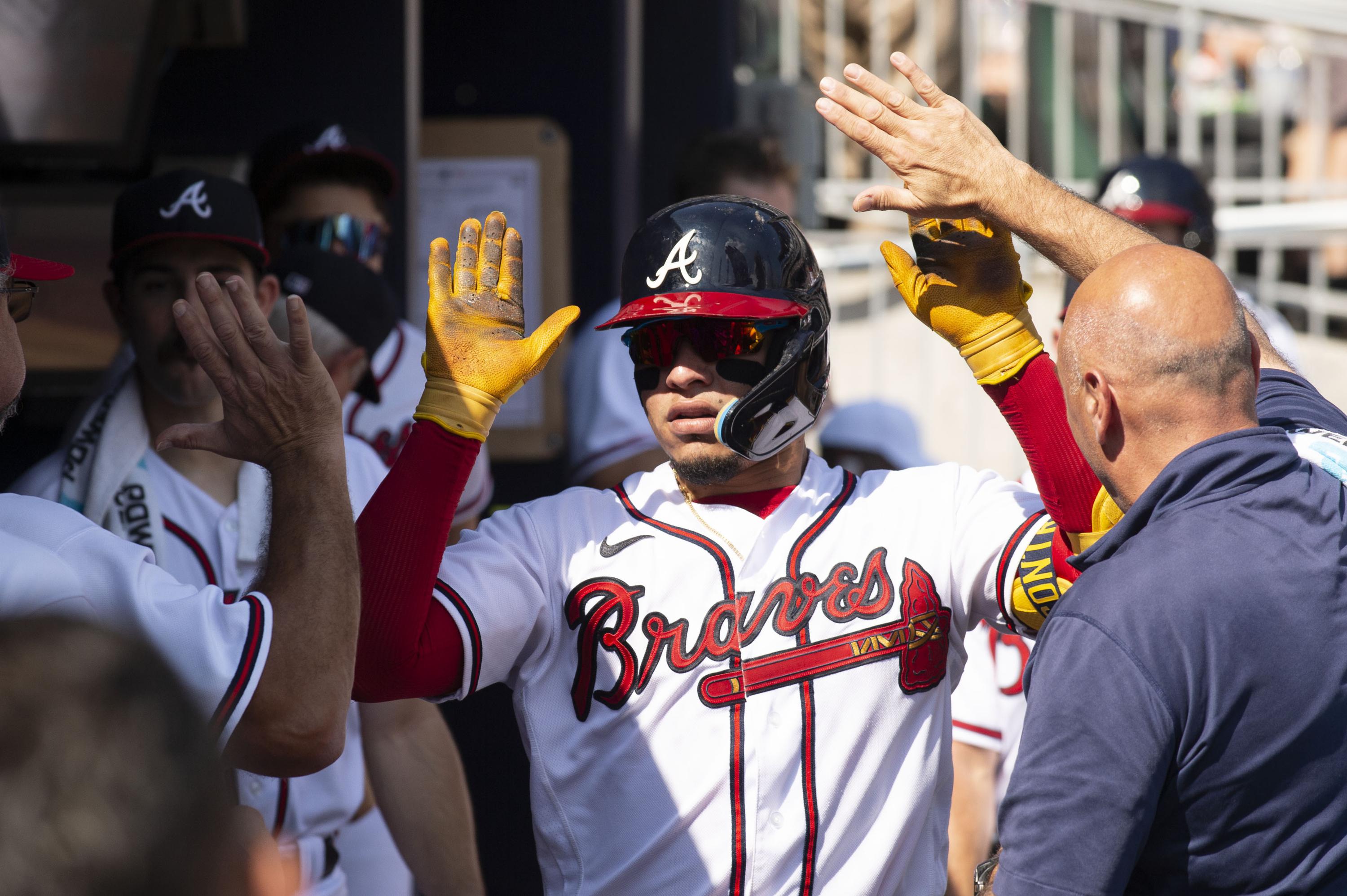 Contreras pega jonrón; Bravos barren a Filis | AP News