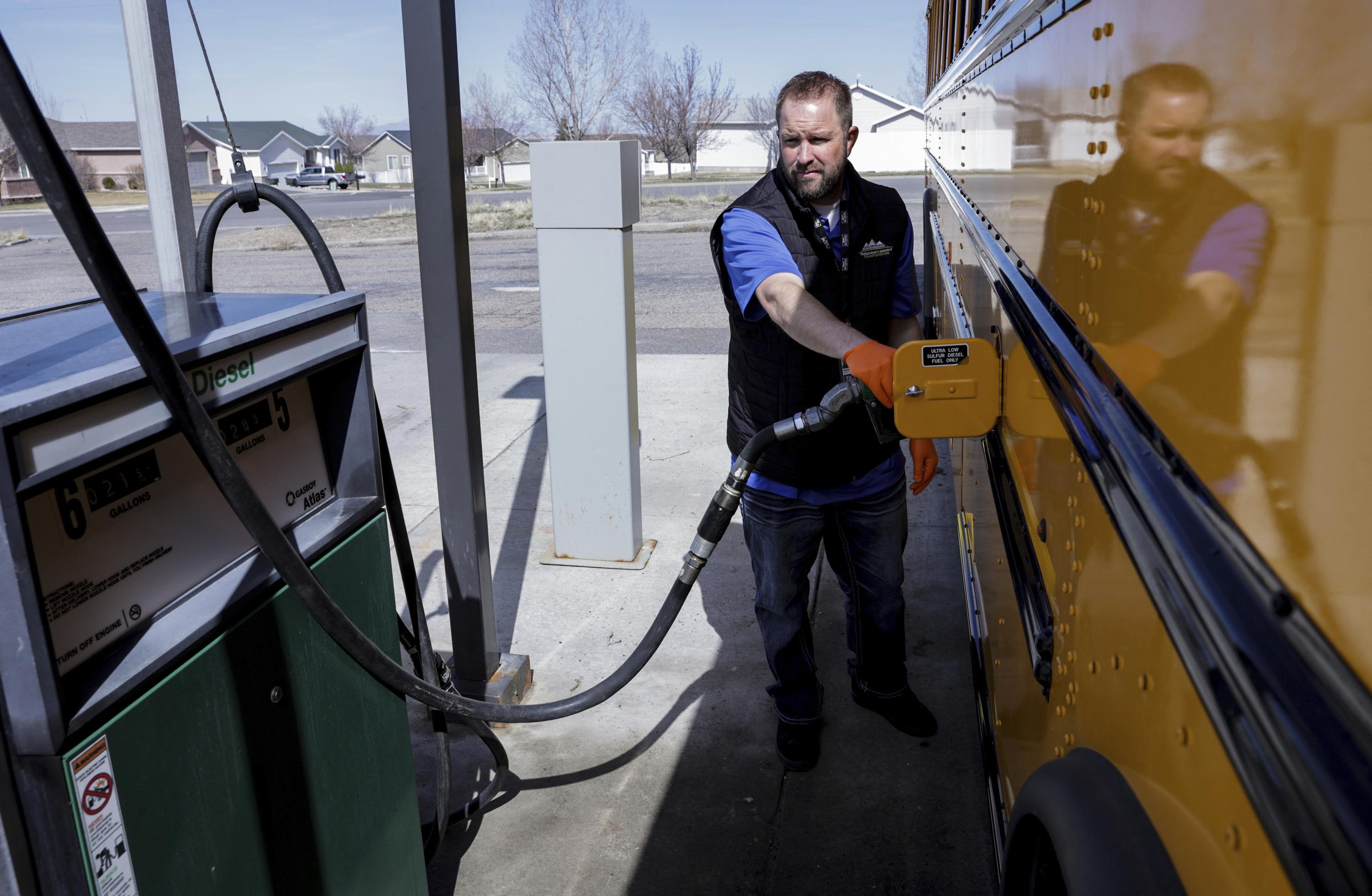 'Fuel network’ helps stave off schools’ gas costs — for now | AP News