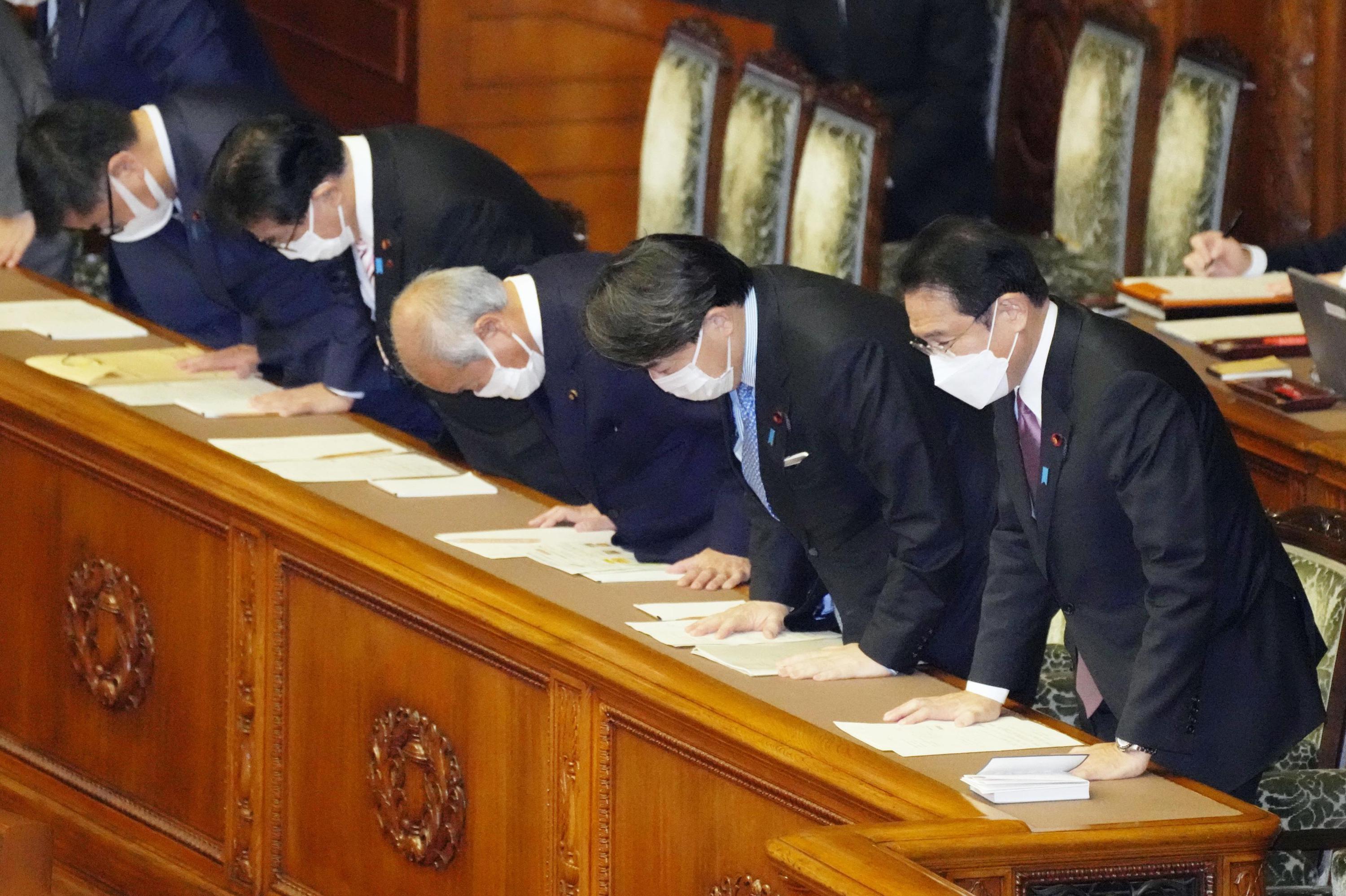 Japan OKs record $317 B extra budget for COVID, economy | AP News
