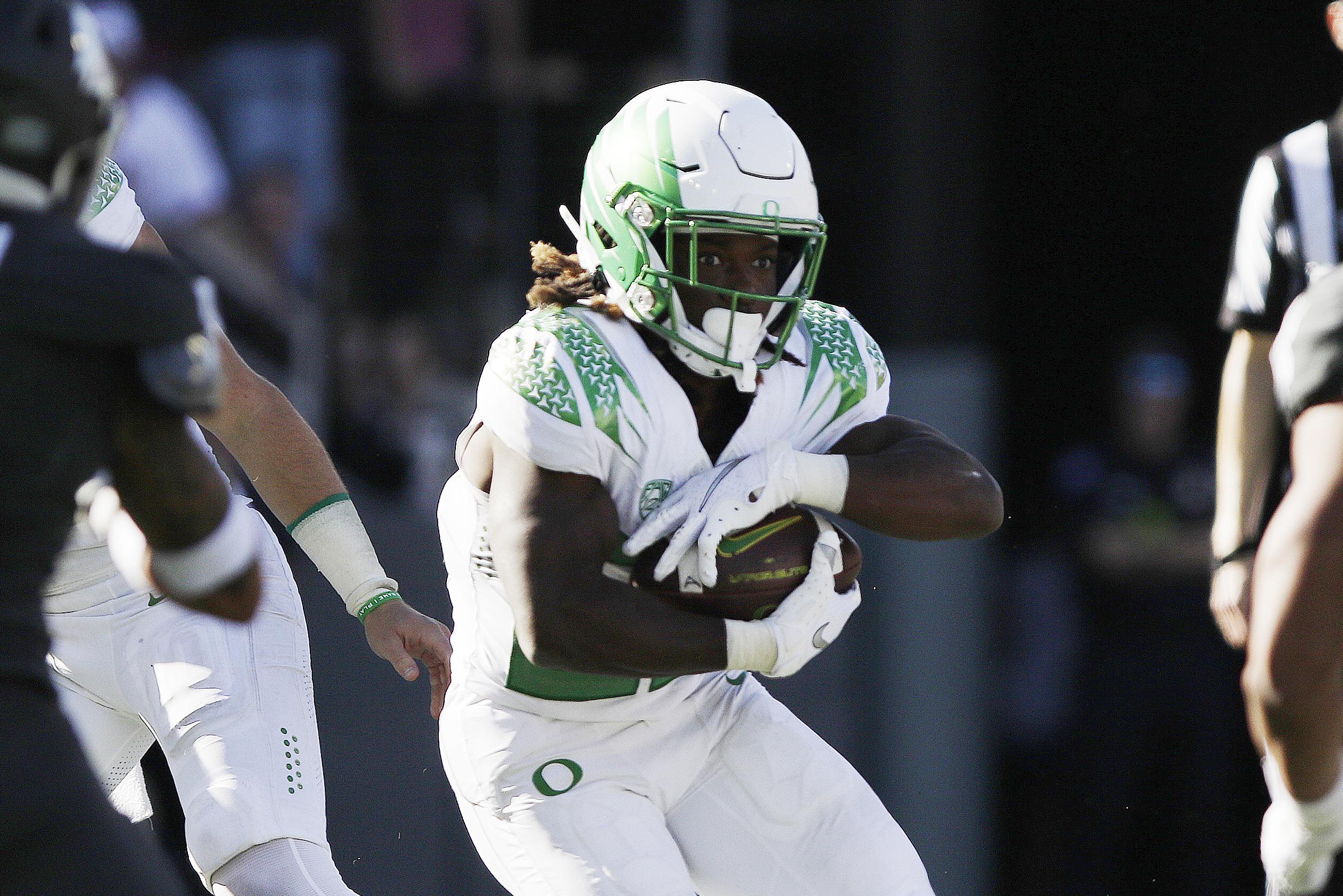 No. 13 Oregon hosts Stanford late Saturday clash at Autzen | AP News