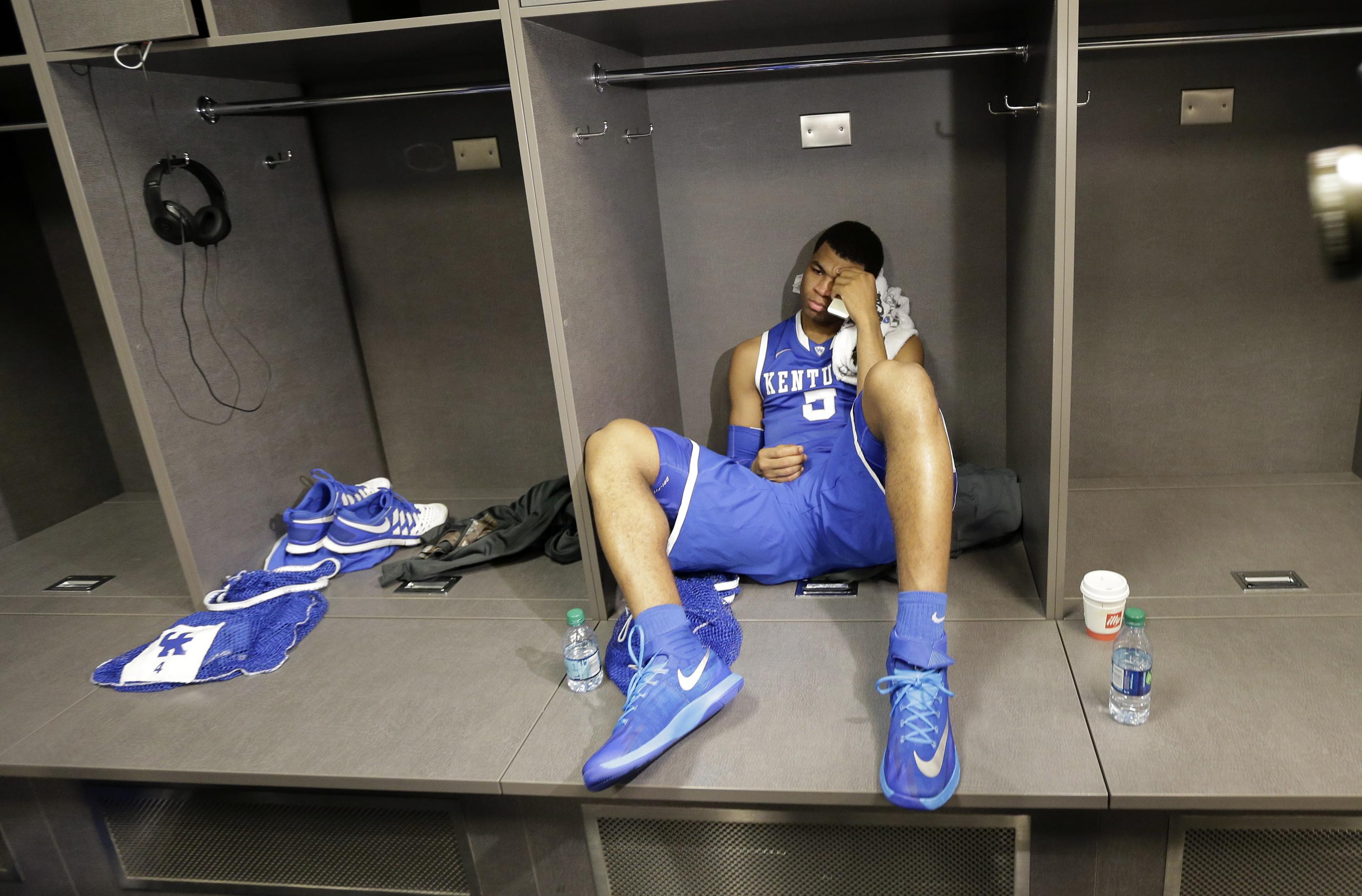 Kentucky wilts at foul line in title game loss | AP News