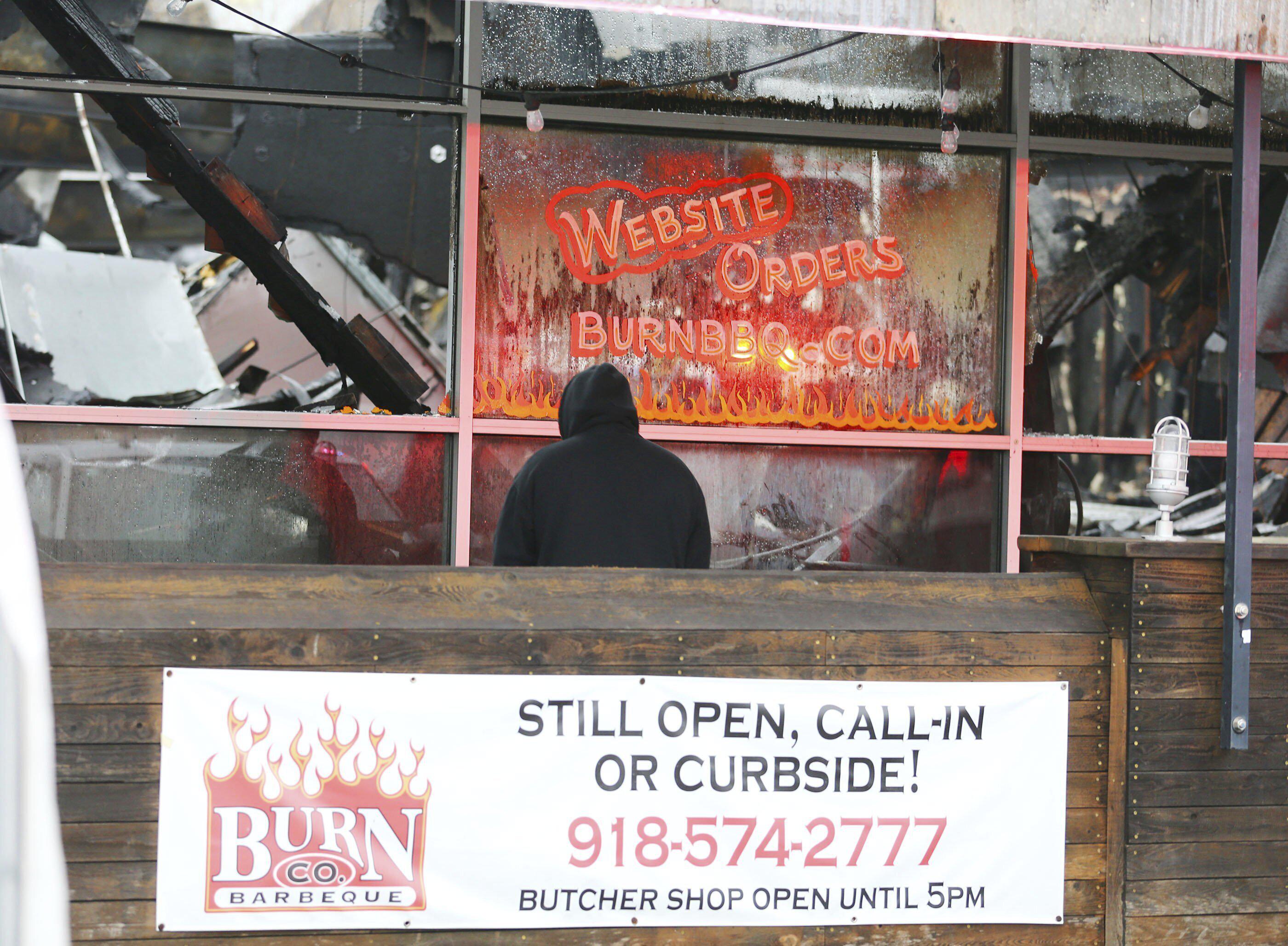 Popular Tulsa barbecue restaurant, music venue burns | AP News