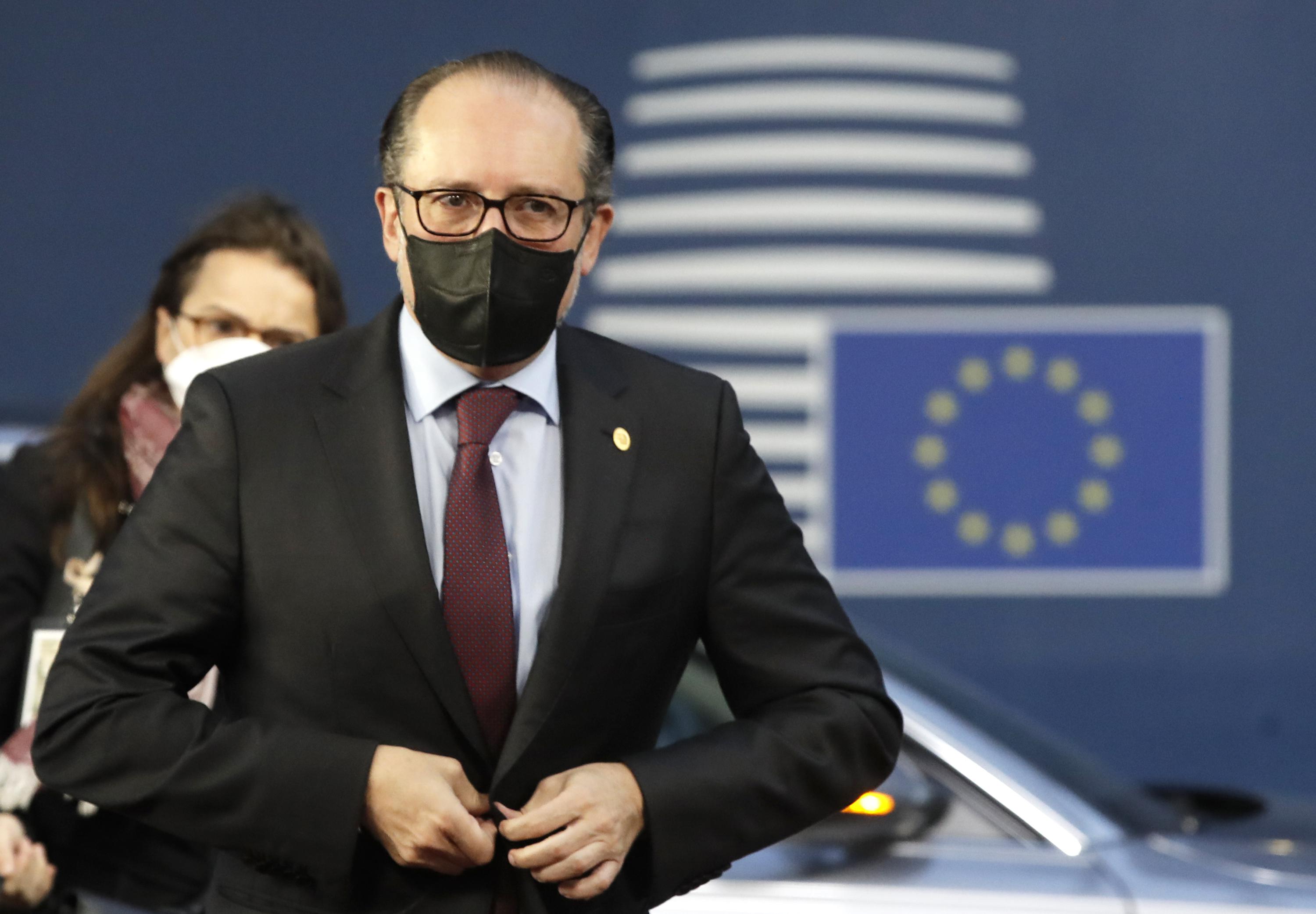 Austrian chancellor threatens lockdown for unvaccinated | AP News