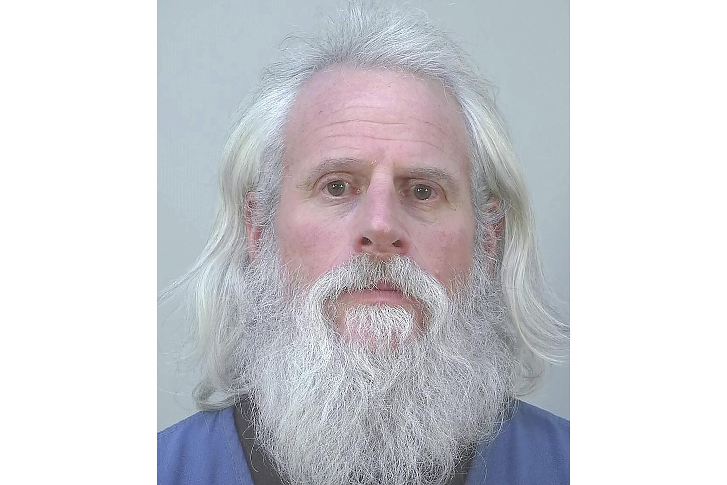 Threatening Wisconsin governor charge dropped under deal | AP News