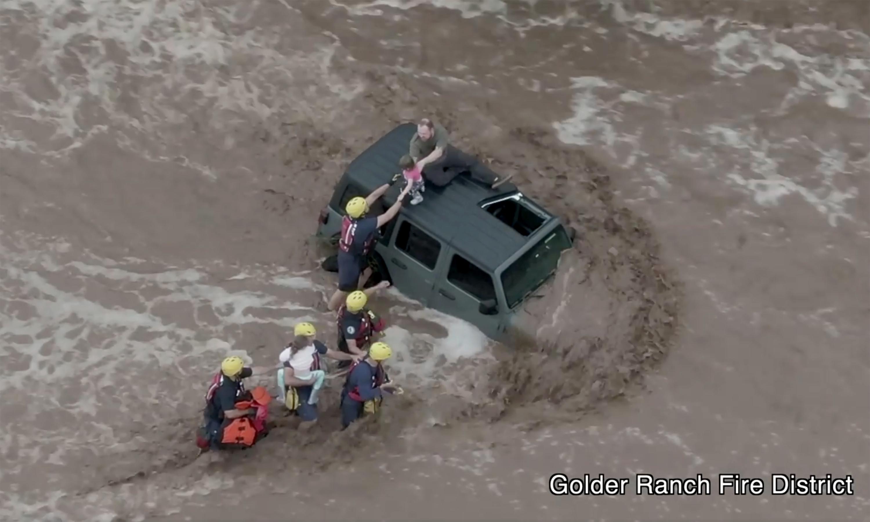 Flash Flooding Sweeps Arizona 1 Rafter Dead In Grand Canyon Ap News