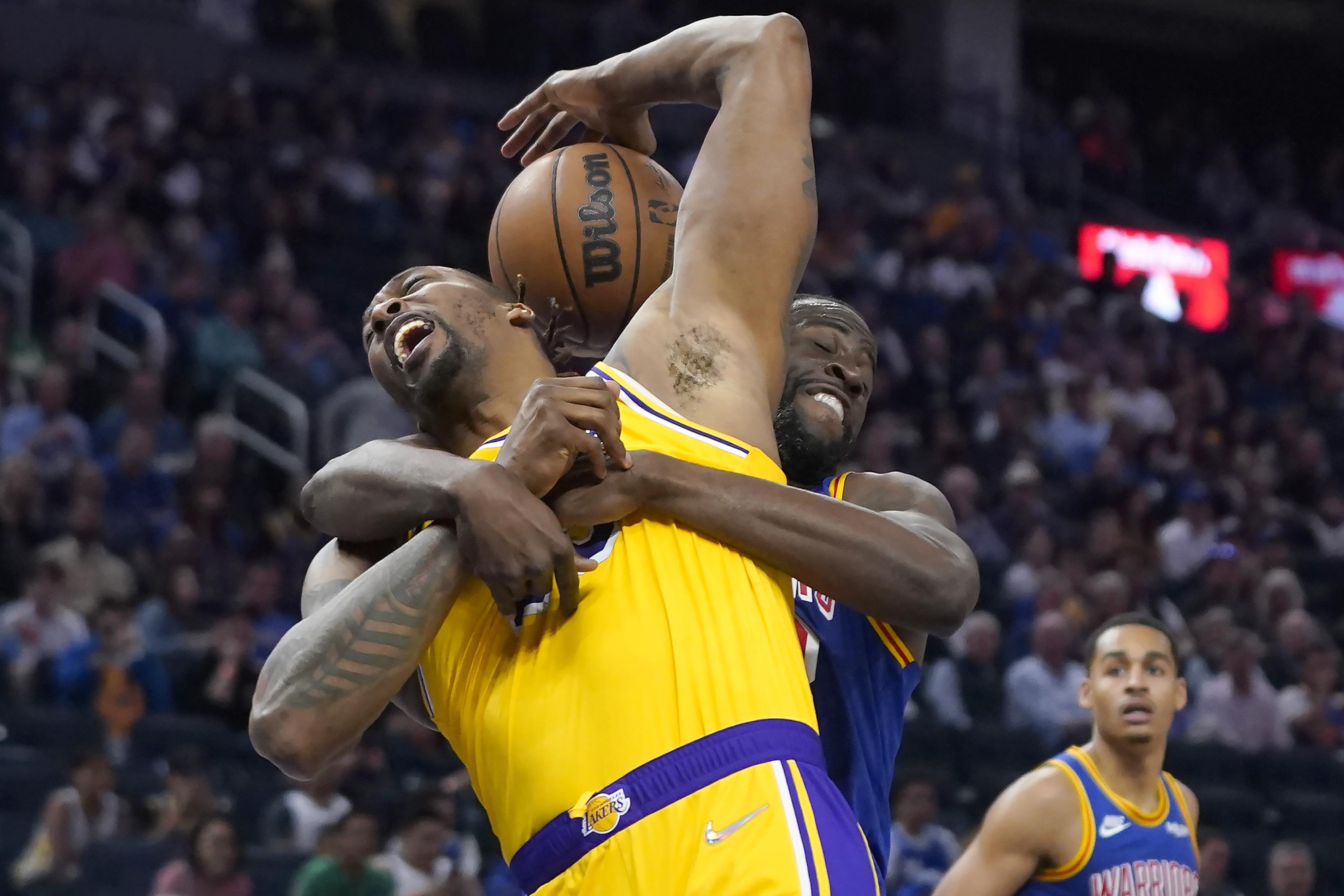 Thompson scores 33, Warriors beat Lakers to win third in row | AP News