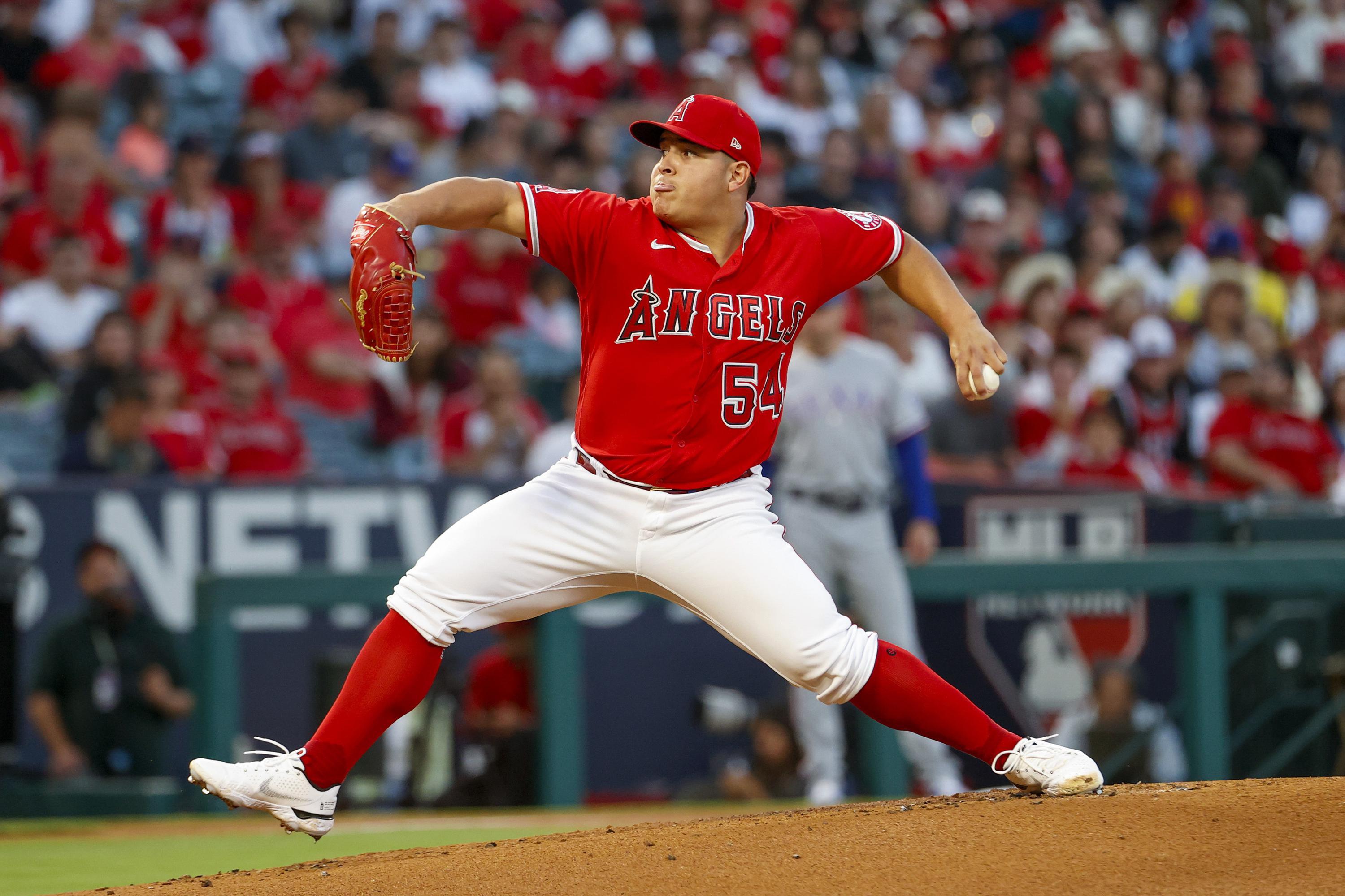 Soto se queda sin juego perfecto pero Angelinos remontan | AP News
