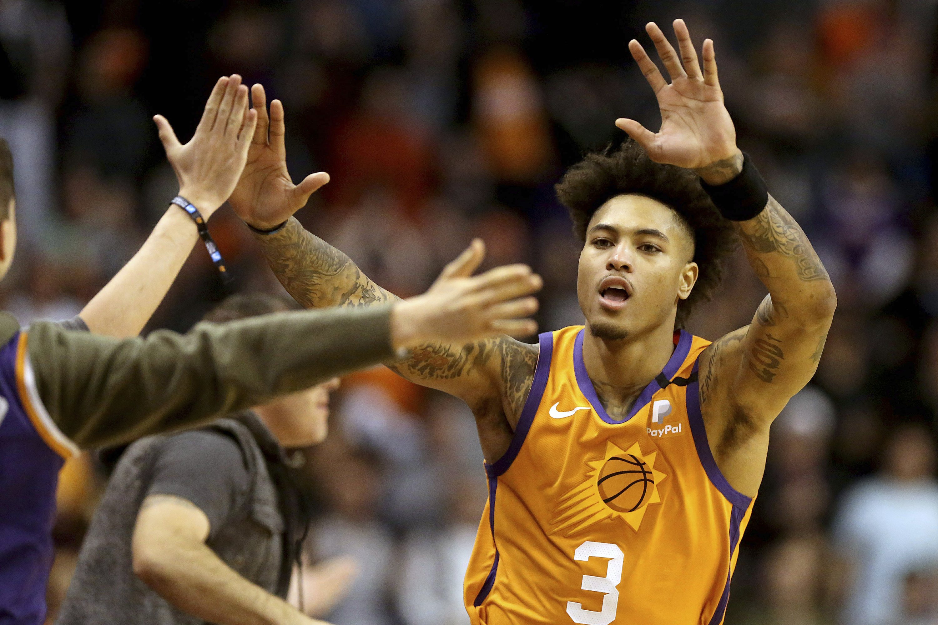 Booker's late 3-pointers help Suns past Magic 98-94 | AP News