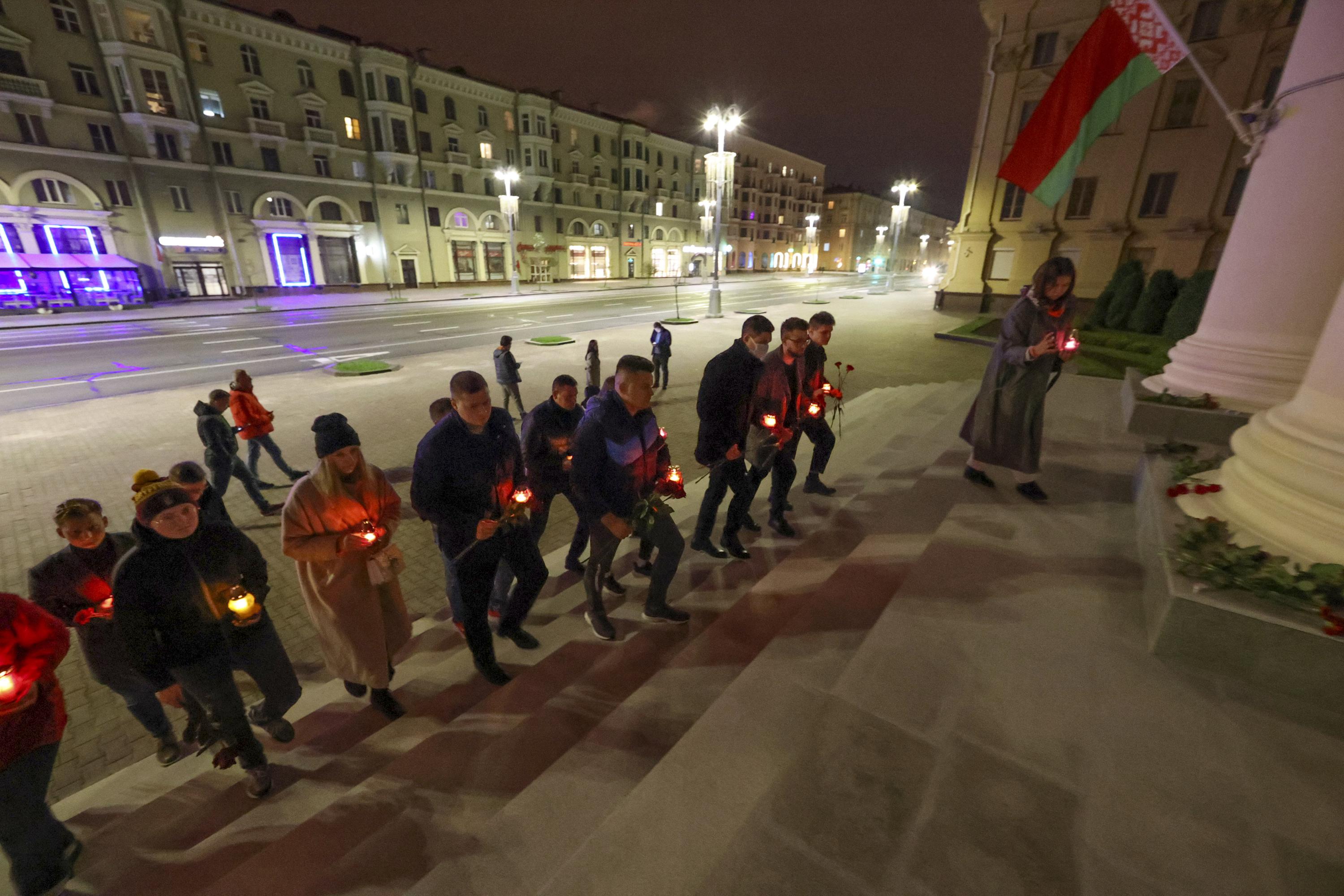Belarus blocks news site after deaths of dissident, KGB | AP News