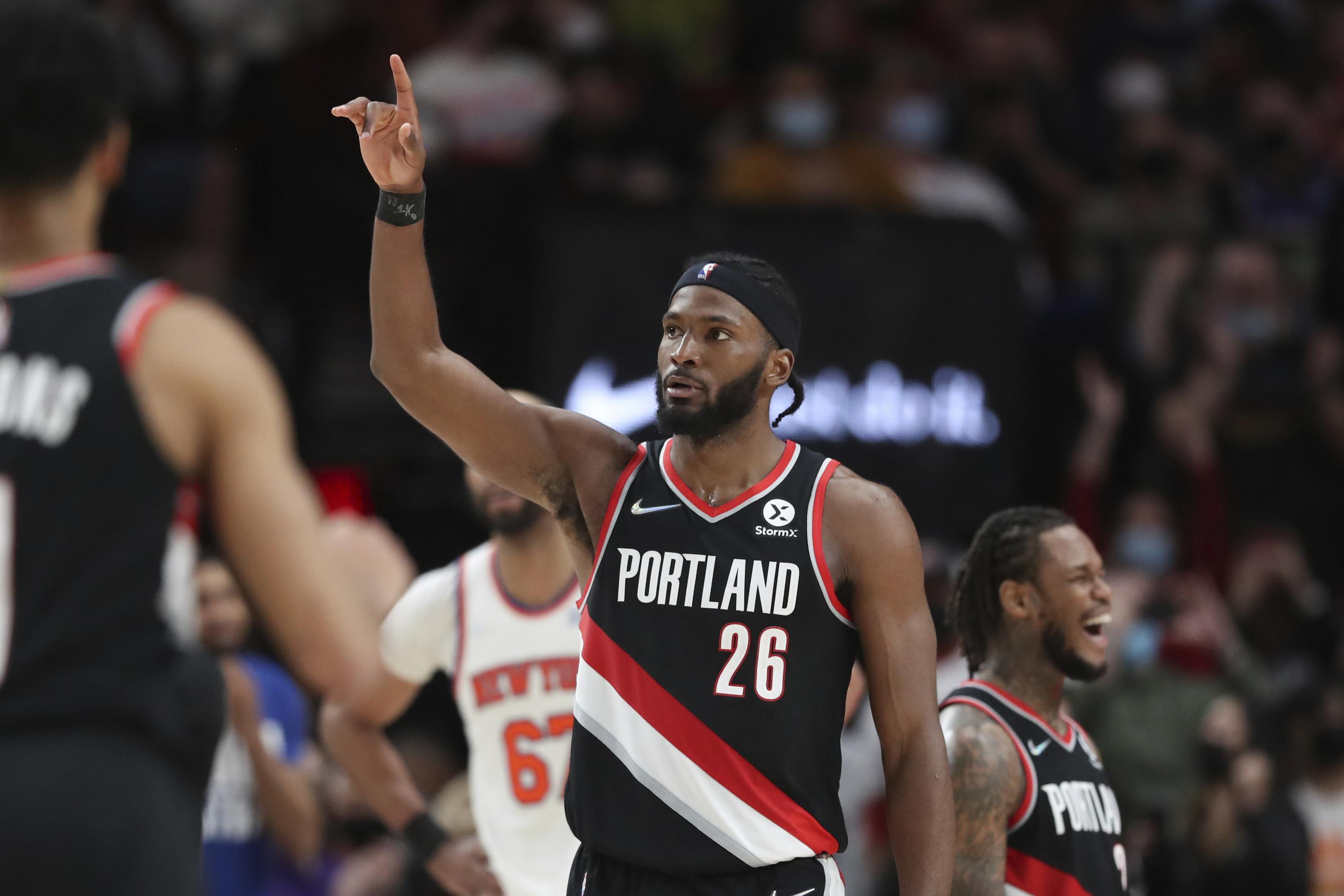 Con 30 de Simons, Blazers doblegan a Knicks | AP News