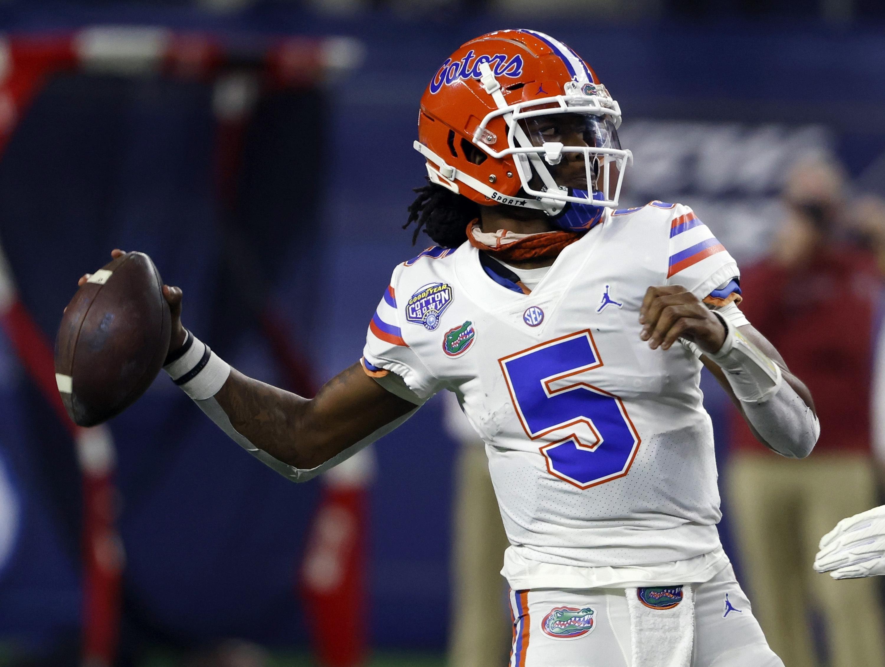 Florida QB Emory Jones gets his chance after waiting 3 years | AP News