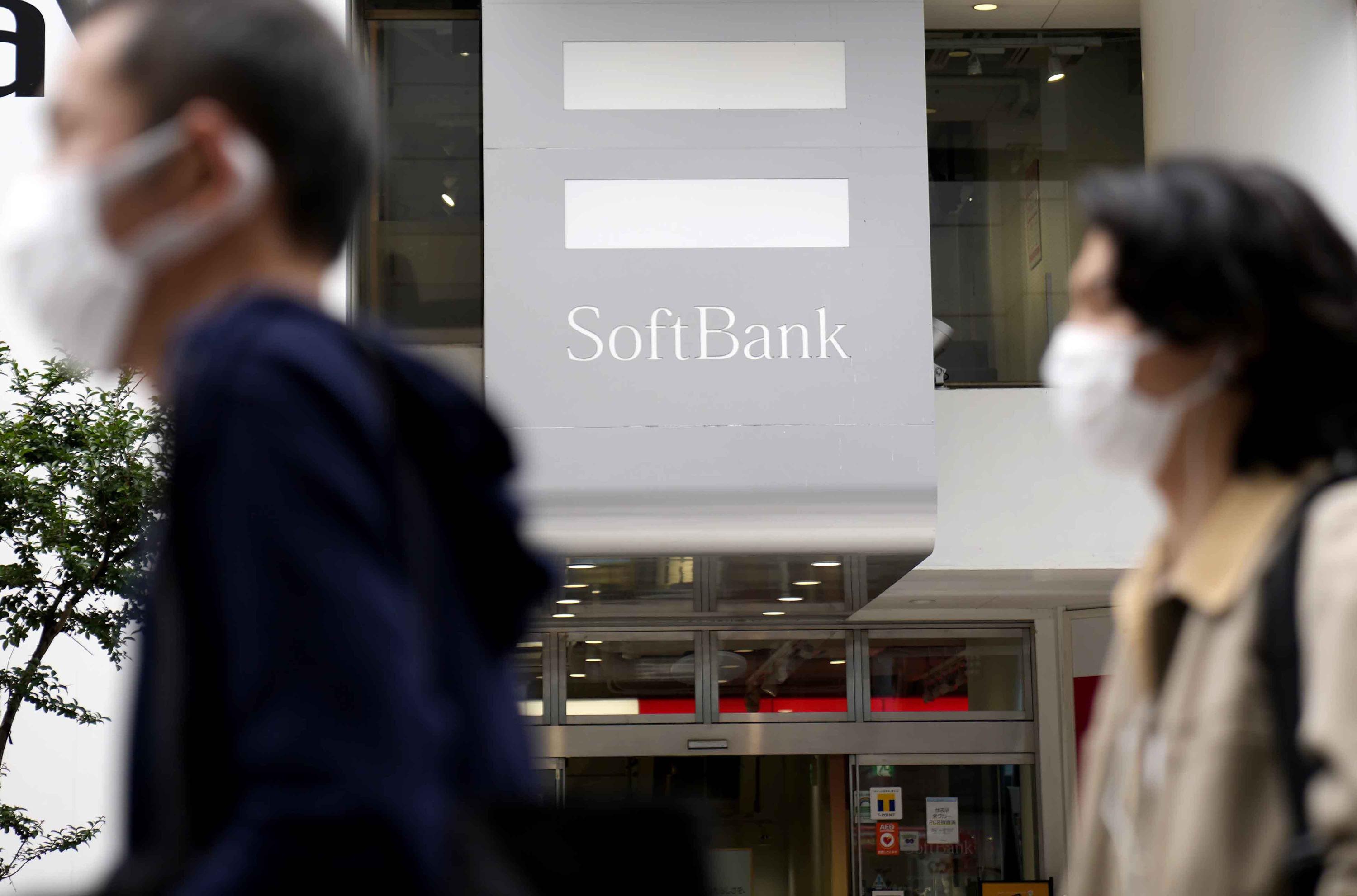 Japan's SoftBank sinks to losses as investments sour | AP News
