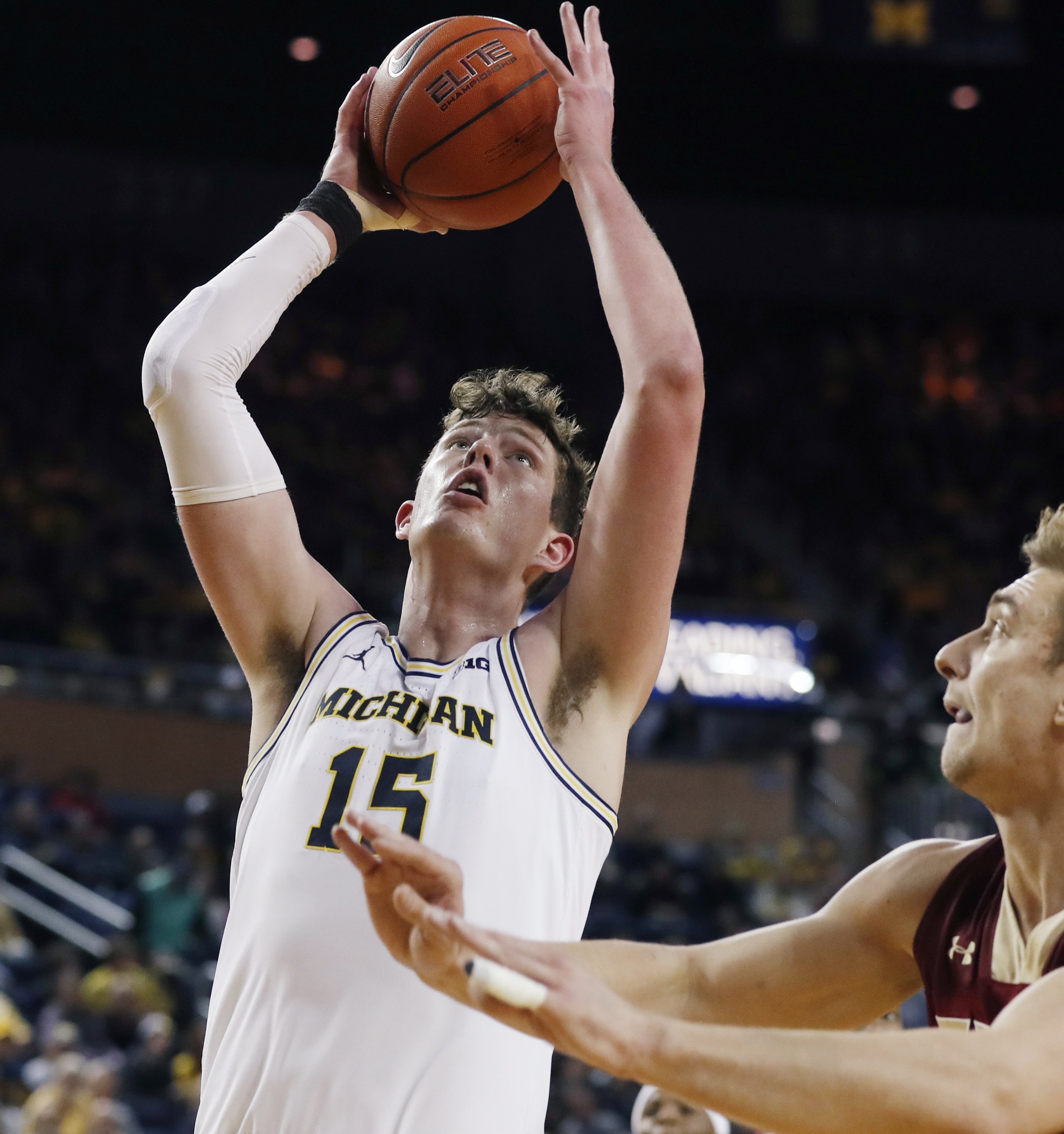 Teske scores 16 points to lead Michigan past Elon, 70-50 | AP News