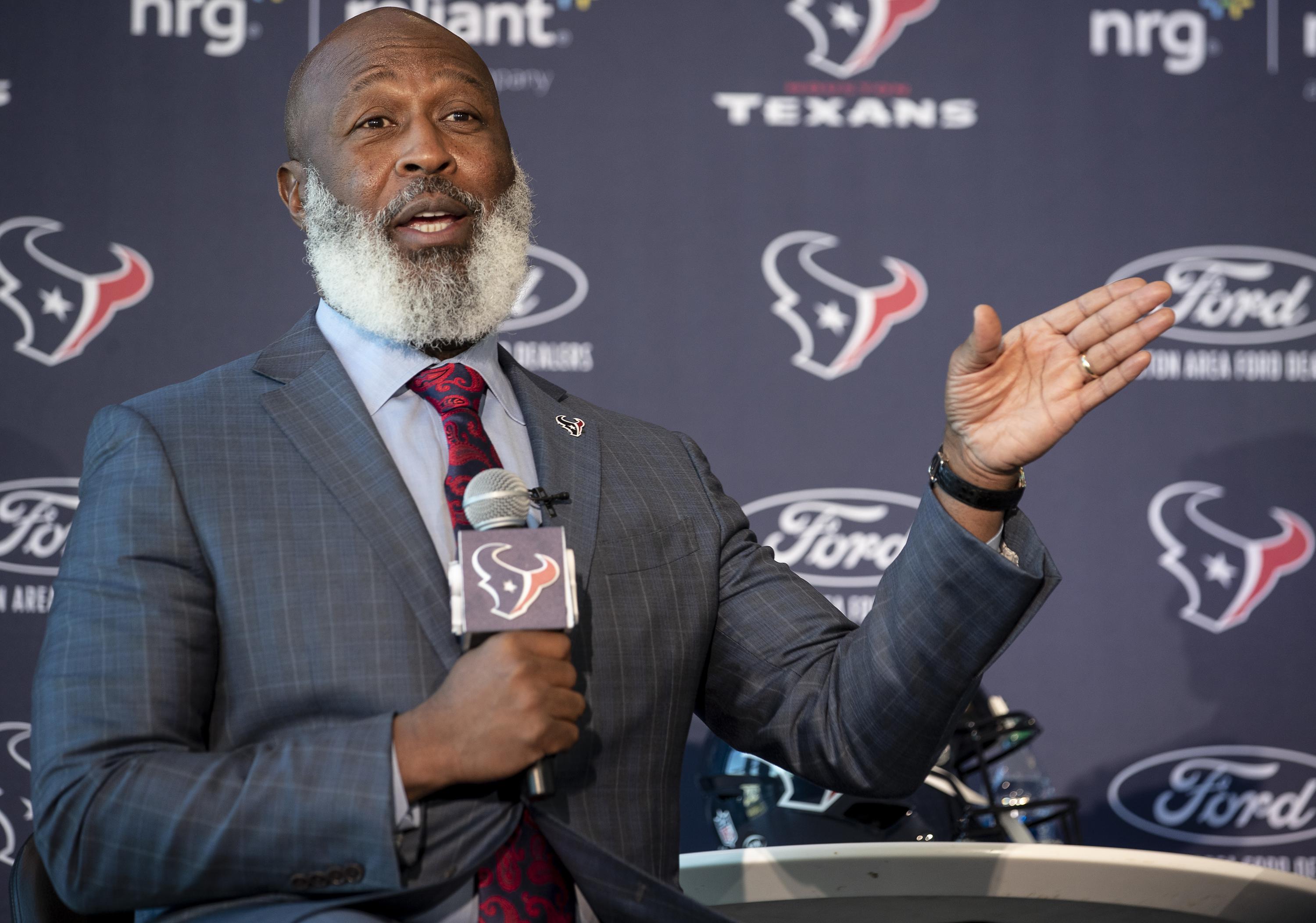 Smith becomes 1 of 5 minority head coaches with Texans hire | AP News