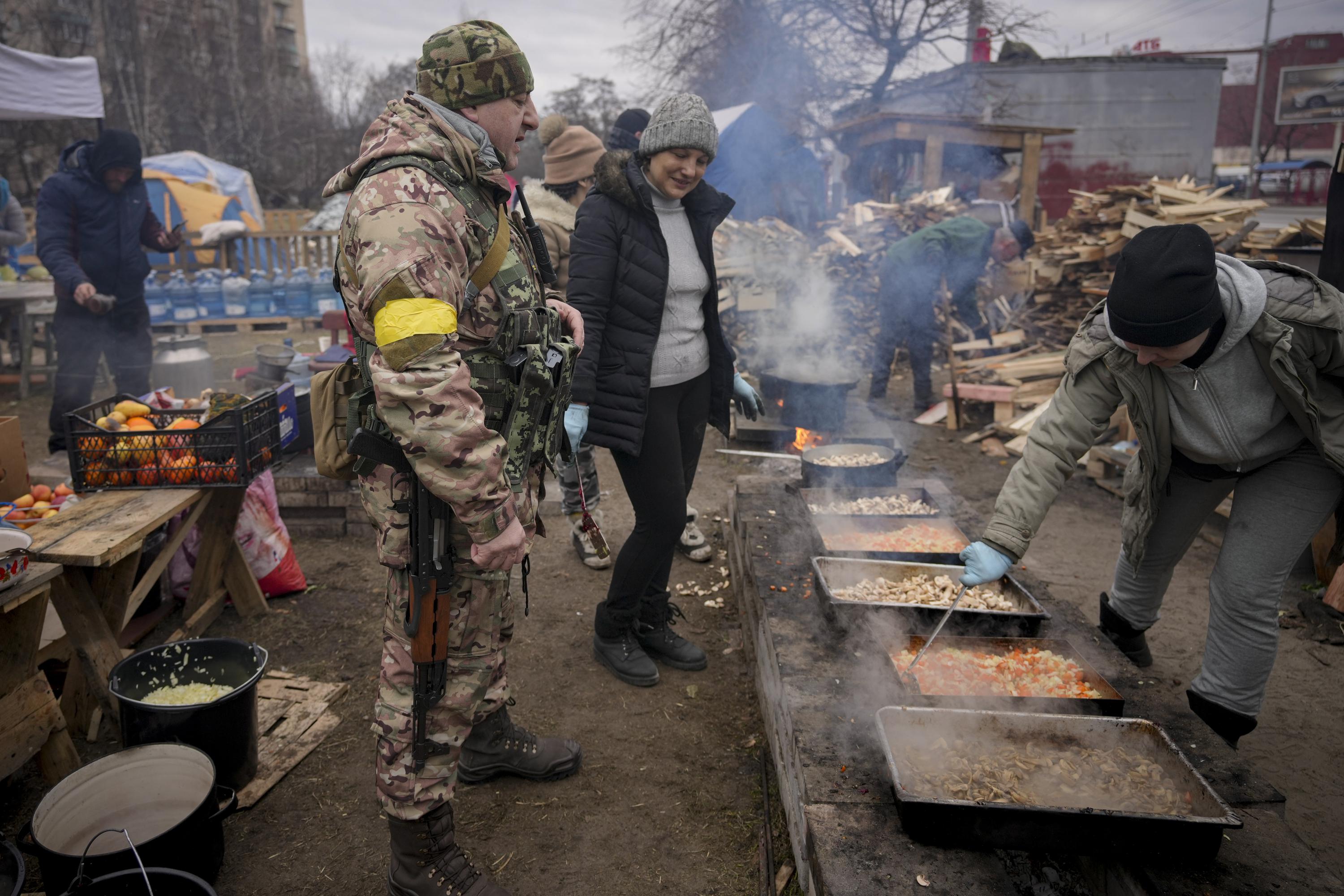 'Yes, we need hands': Kitchen pops up in Ukraine's capital | AP News